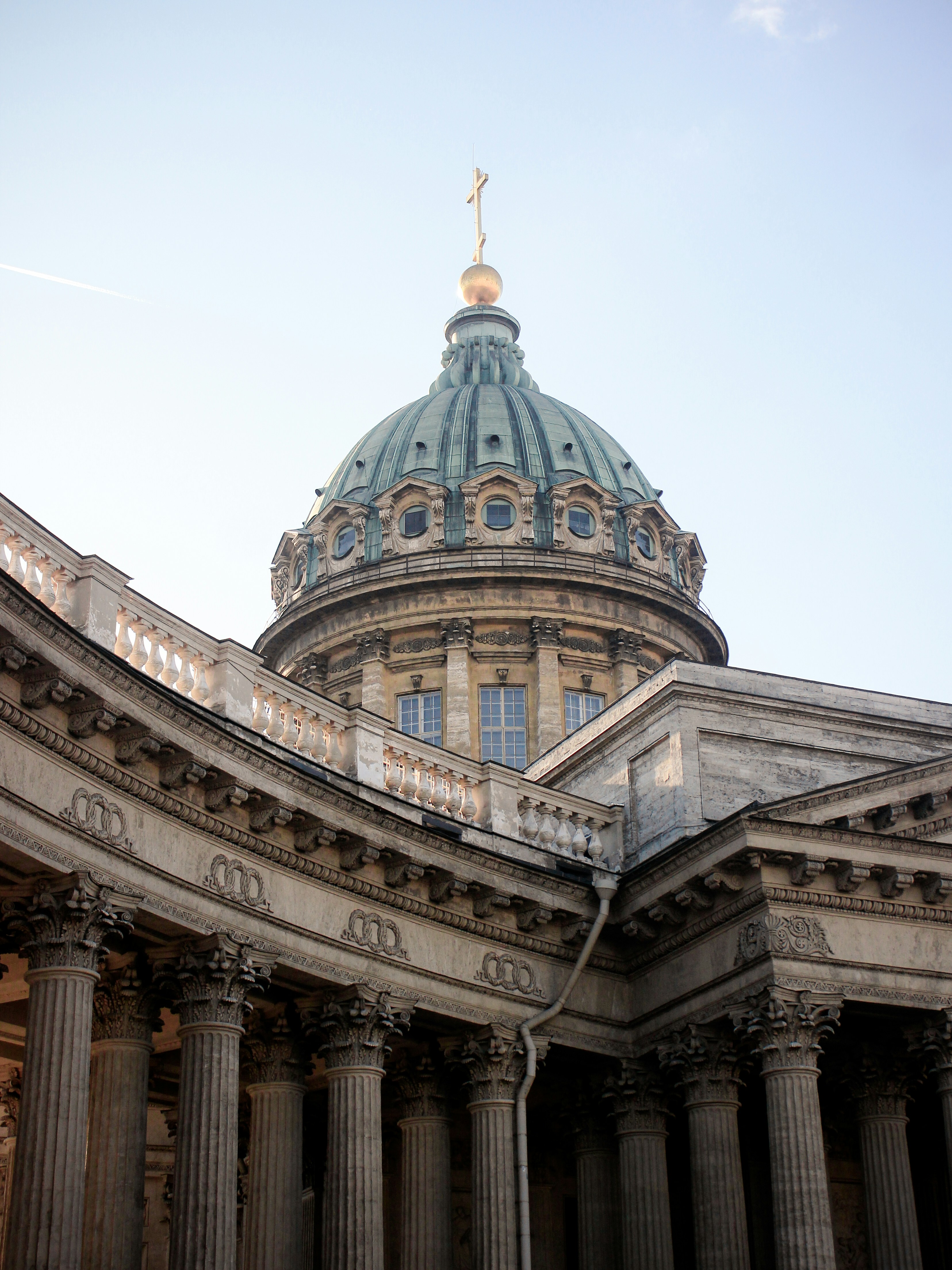 A building with columns and a dome on top photo – Free Russia Image on ...