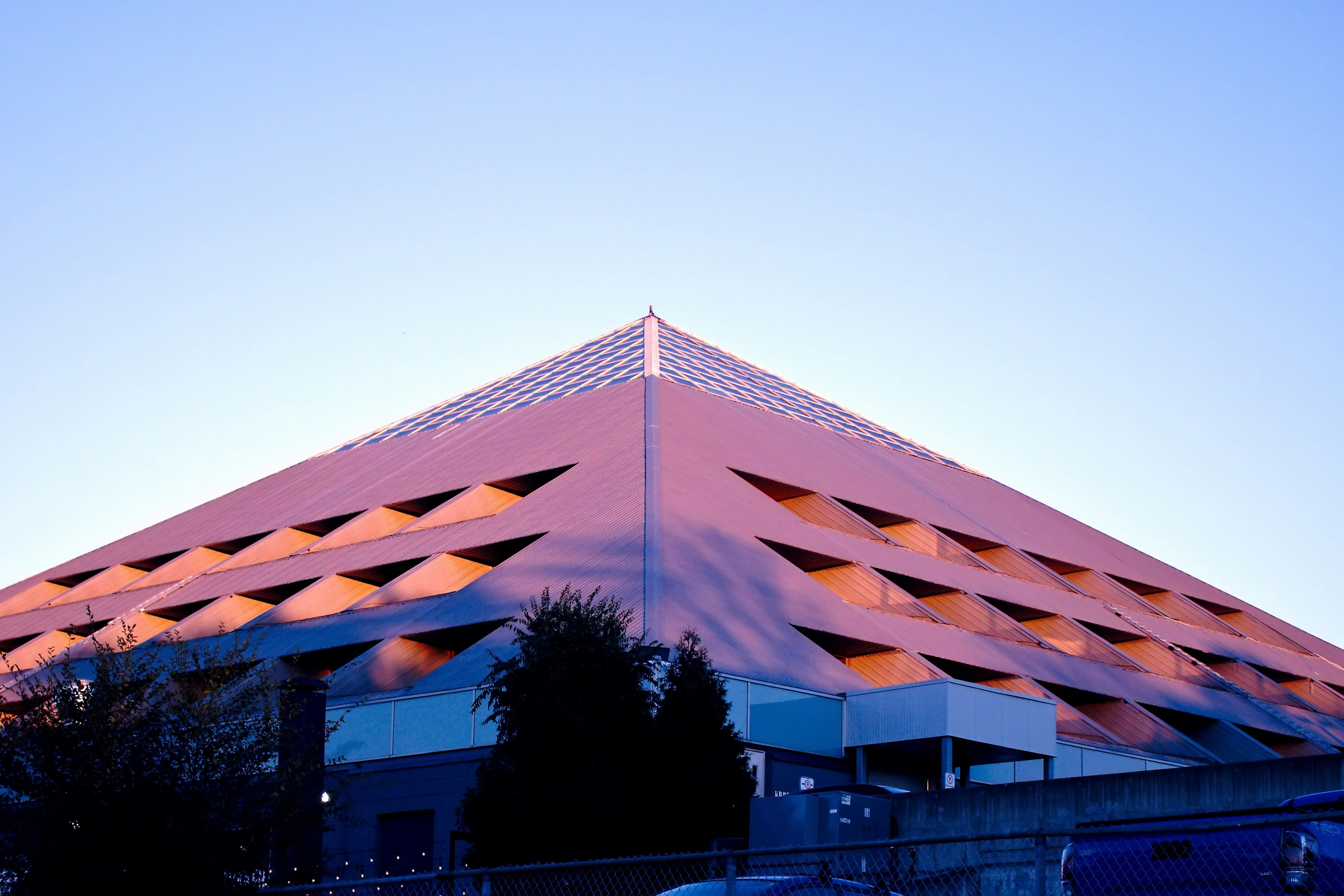 Triangular Facade at Dusk: Sunlit Lattice Peaks