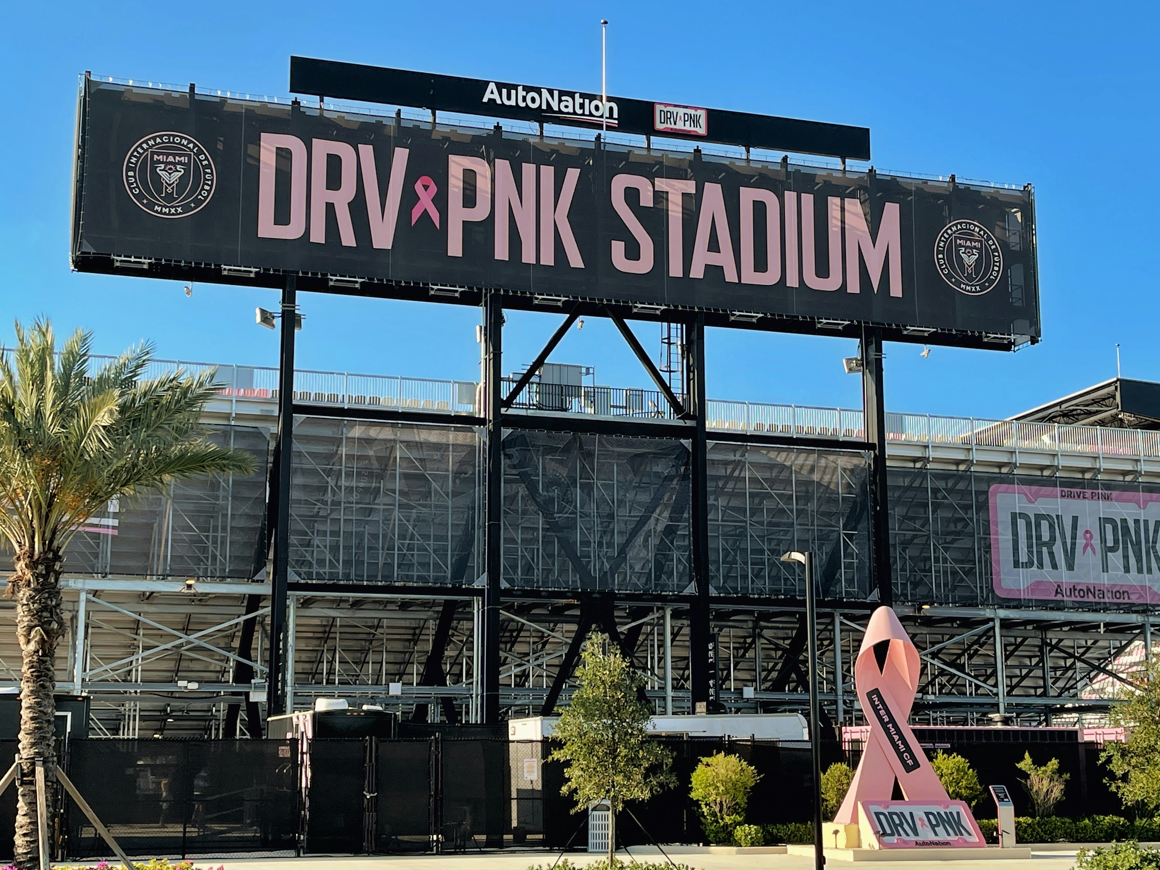 A stadium with a sign that says dry pink stadium photo – Free Inter ...