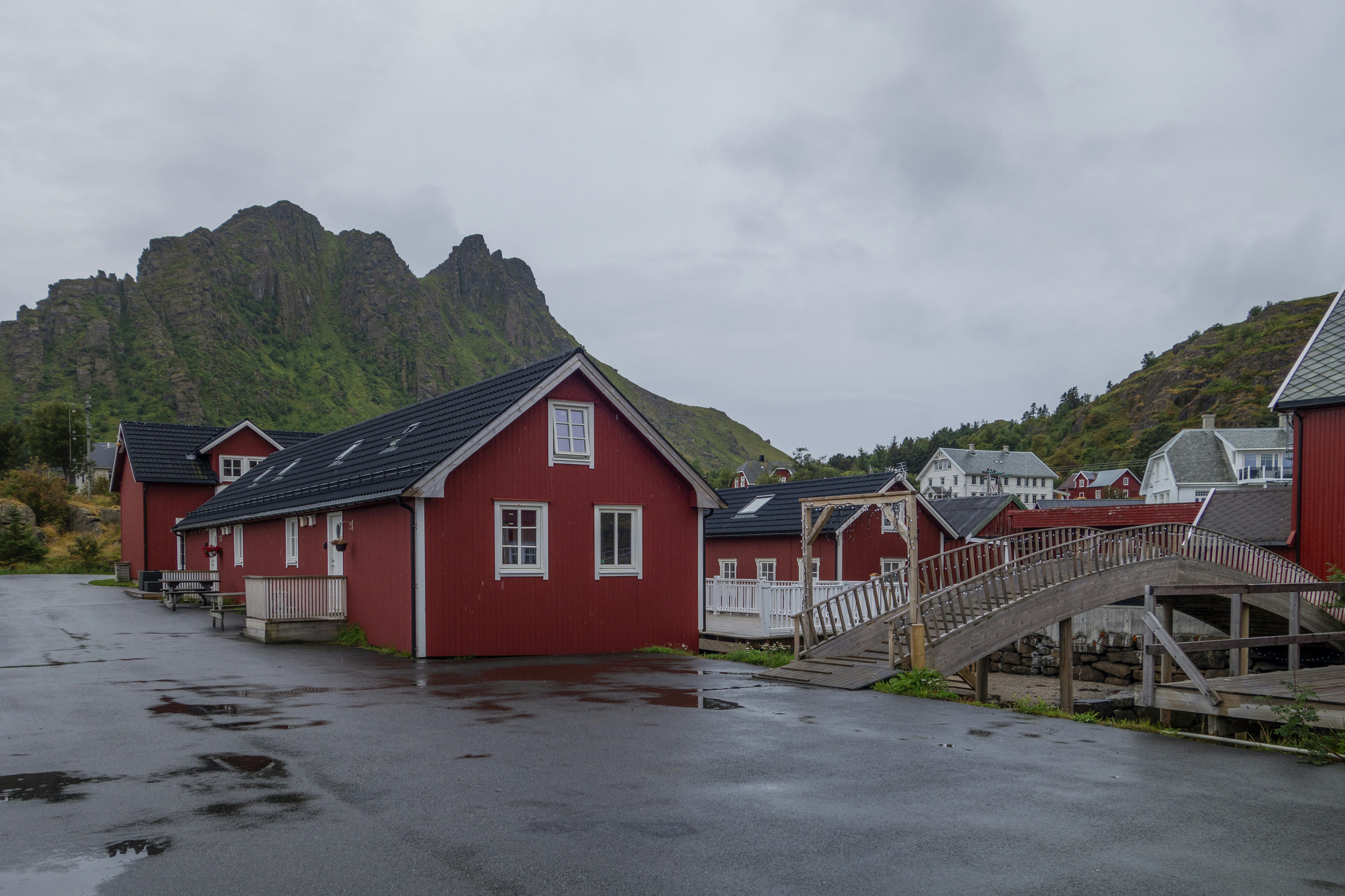 A row of red houses next to a mountain photo – Free House Image on Unsplash