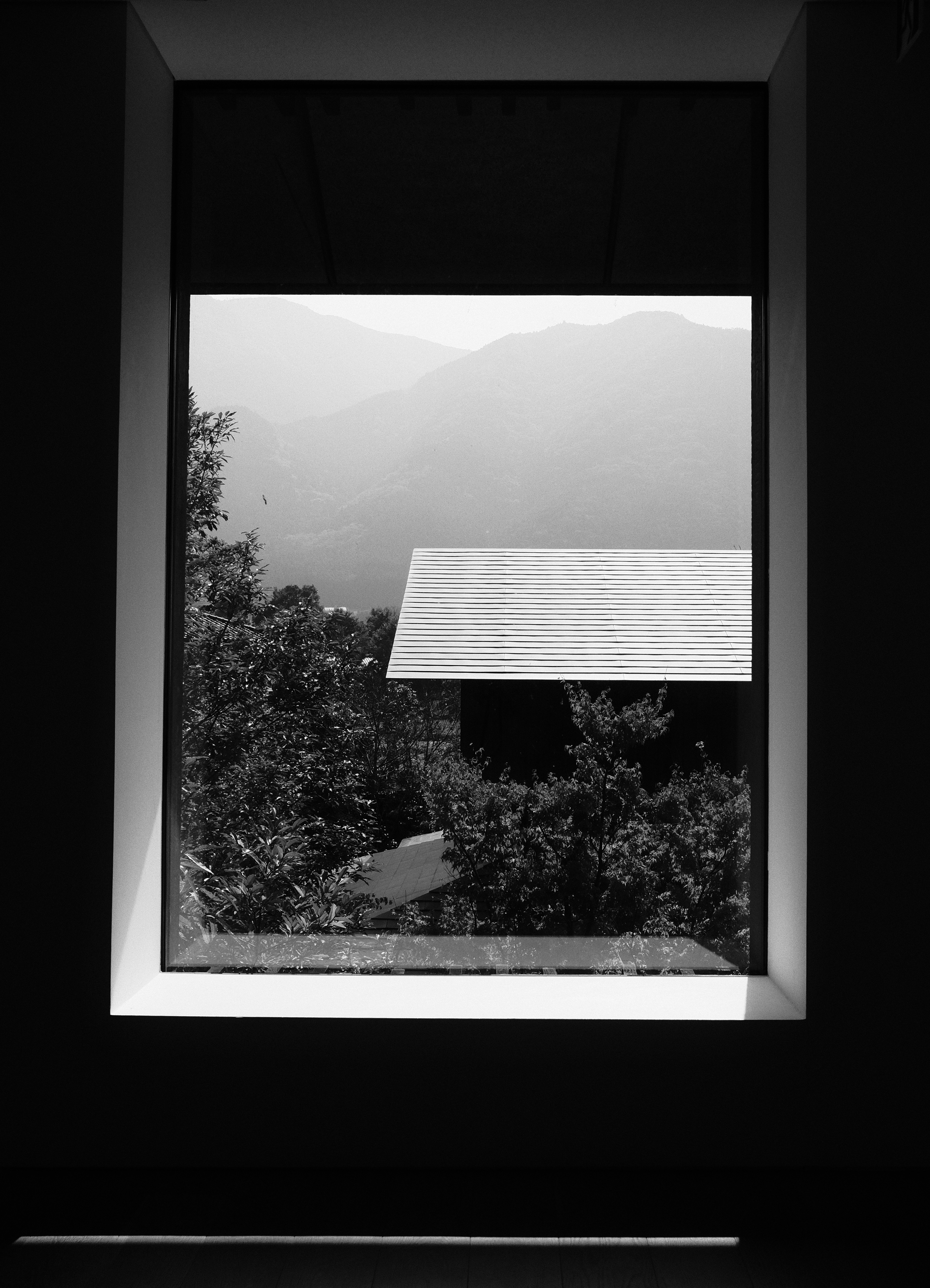 Windowed Quiet: Roofline in a Mono Mountain Vista