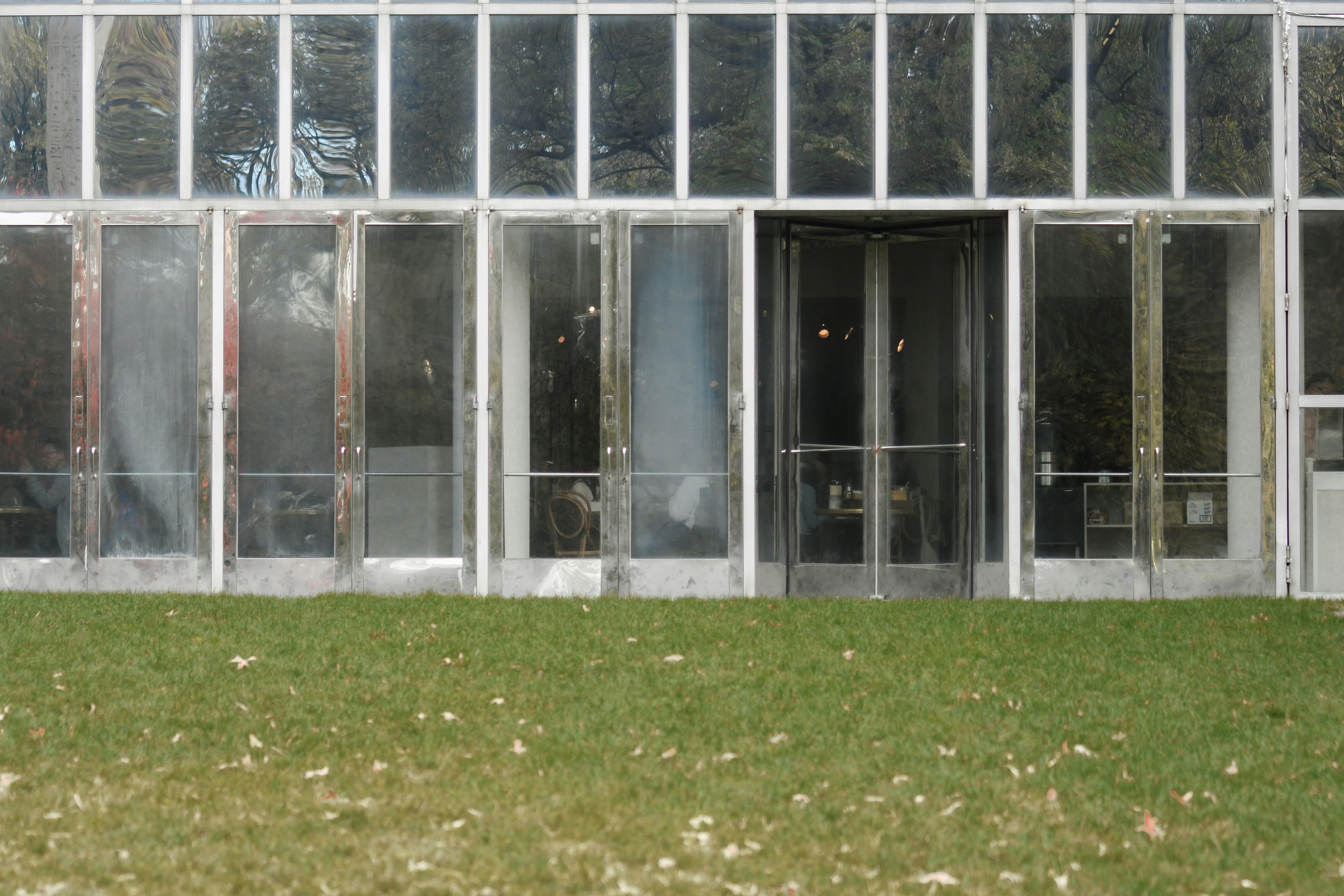 Symmetrical Glass Facade Opens to a Quiet Lawn