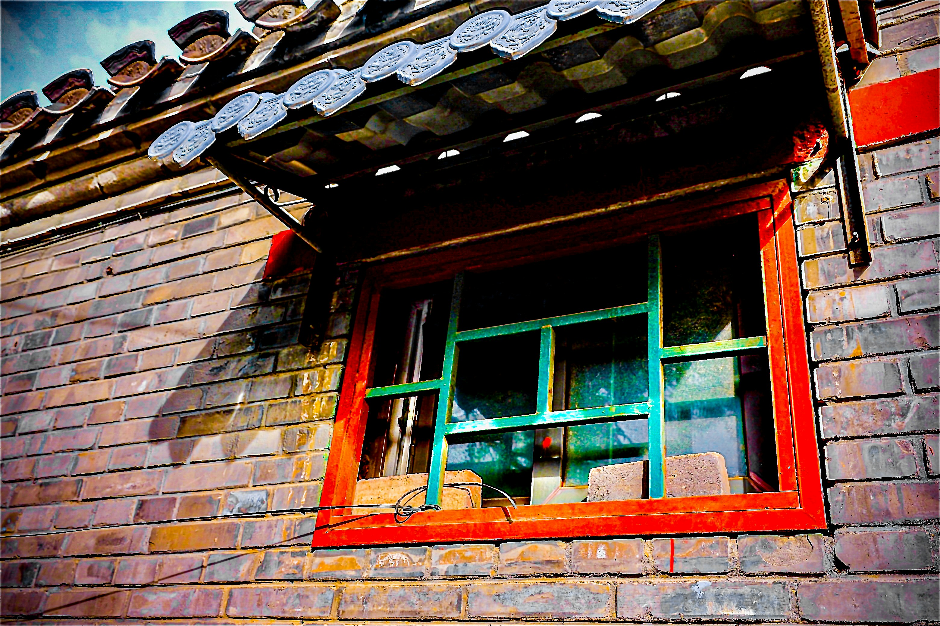the best way to experience hutong life is to simply wander around the alleys, either on foot or by bicycle.Eean Chen