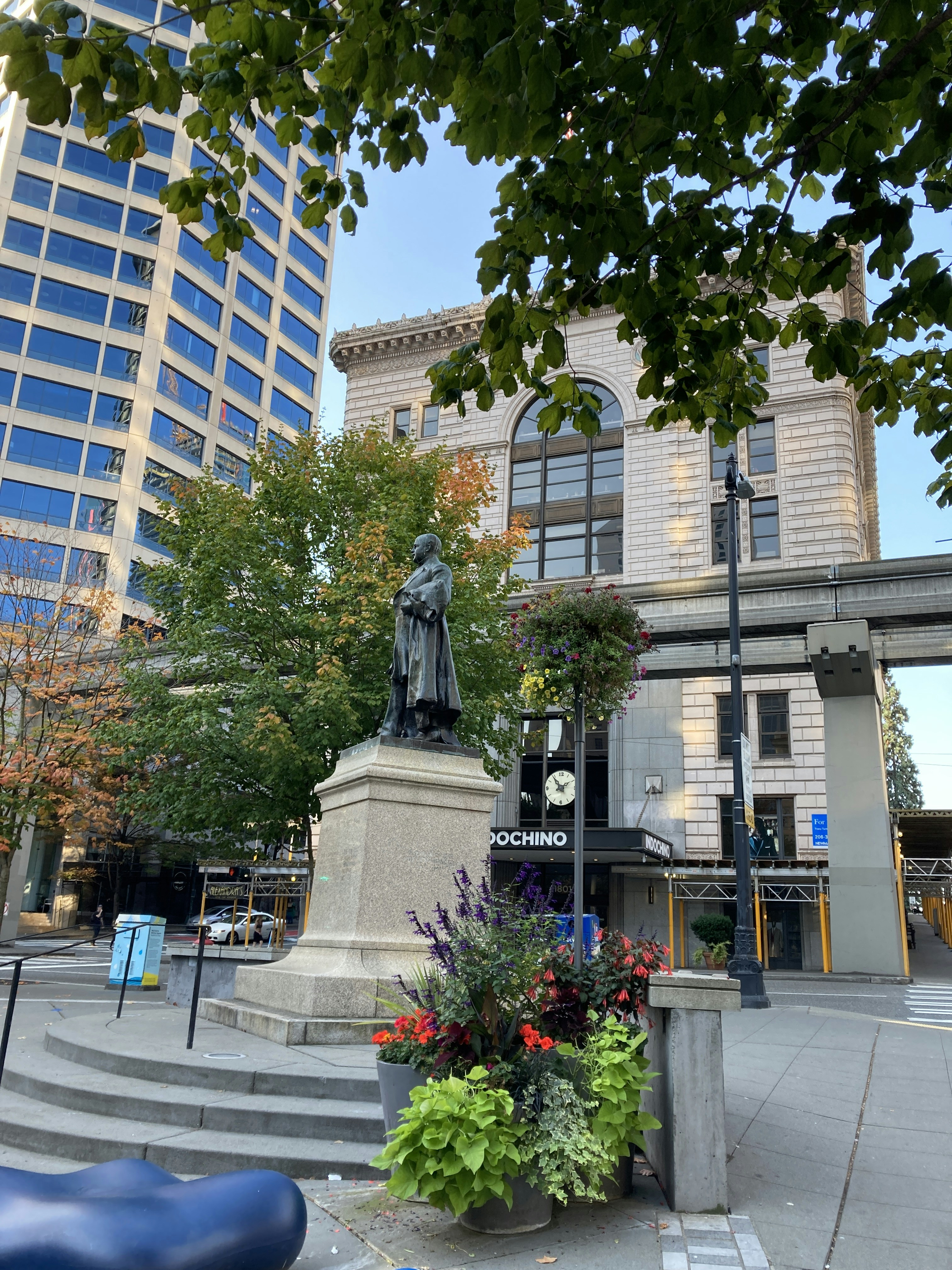 McGraw Square, Seattle, WA, USA | a statue of a man is in the center of a city square