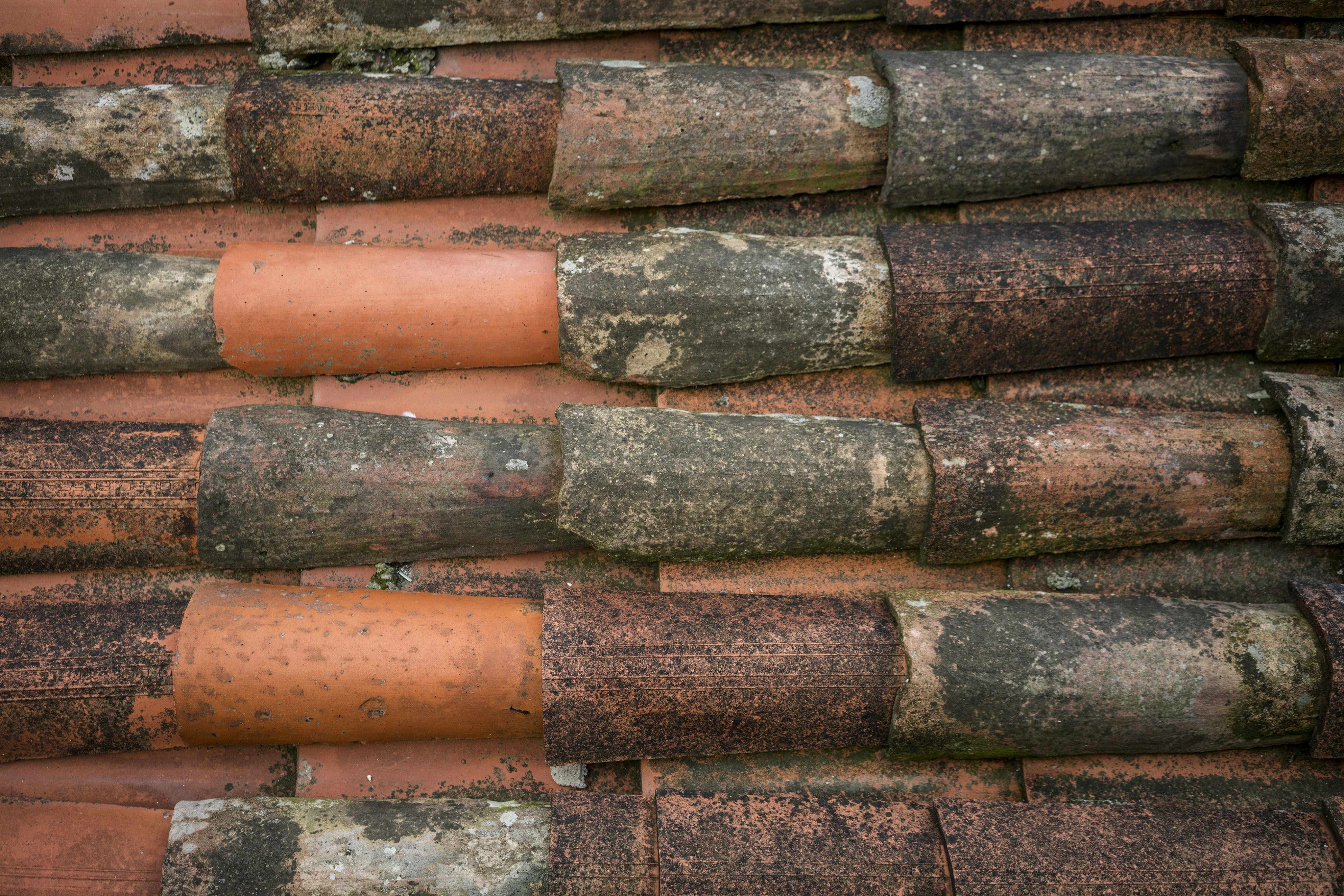 A close up of a roof made of bricks photo – Free Text background Image ...