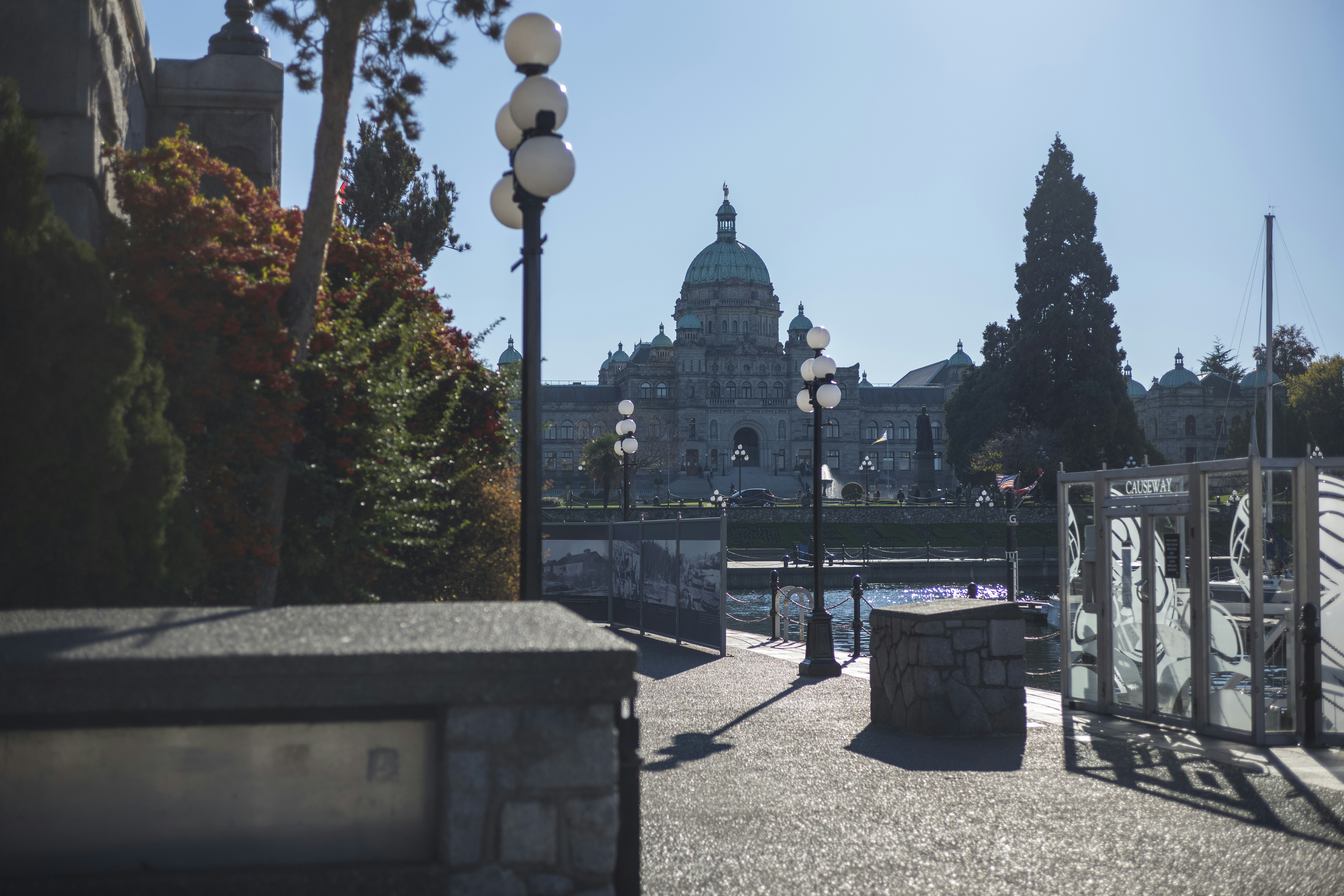 A view of a large building from across the street photo – Free Canada ...