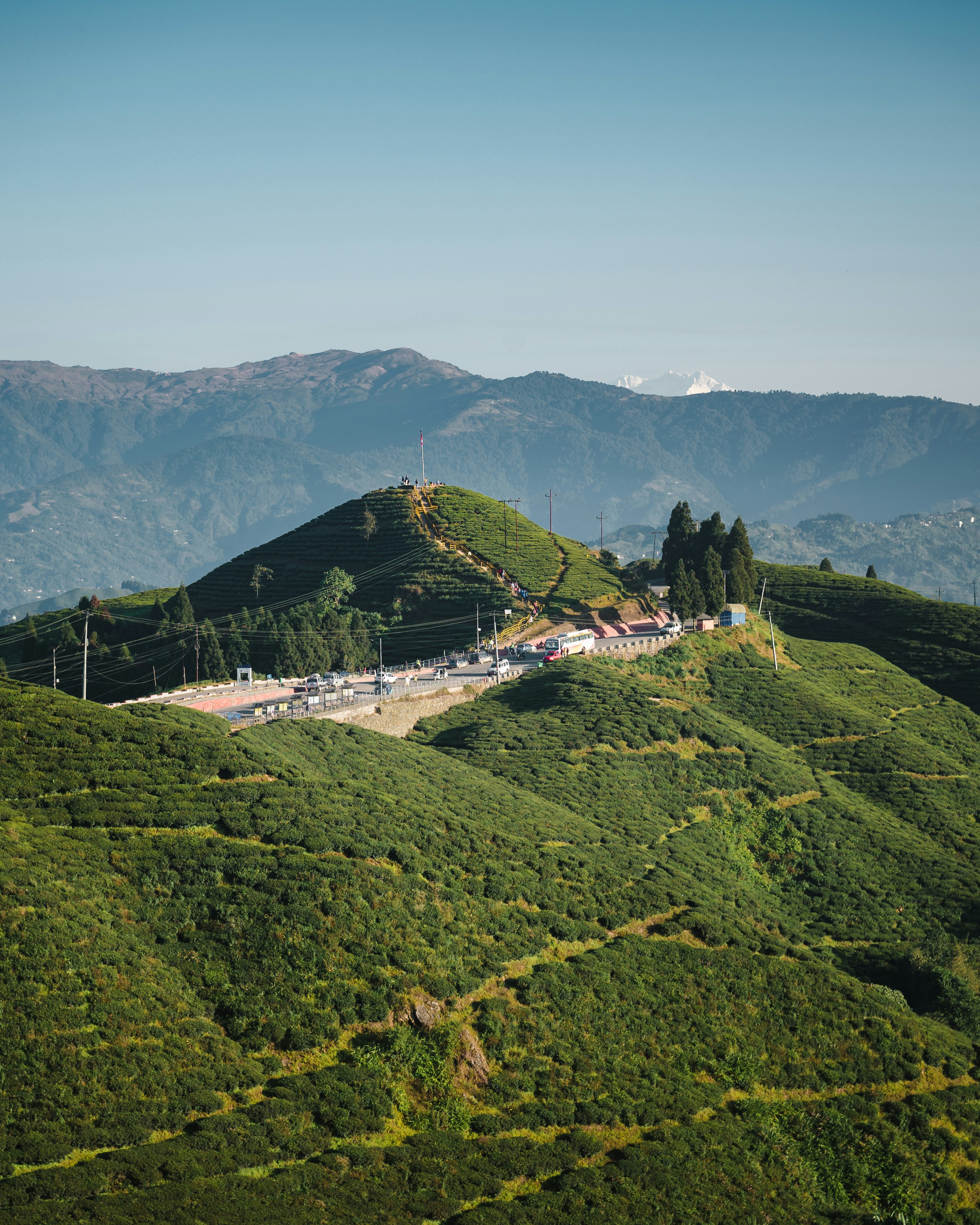 A scenic view of a road on a hill photo – Free Nature Image on Unsplash