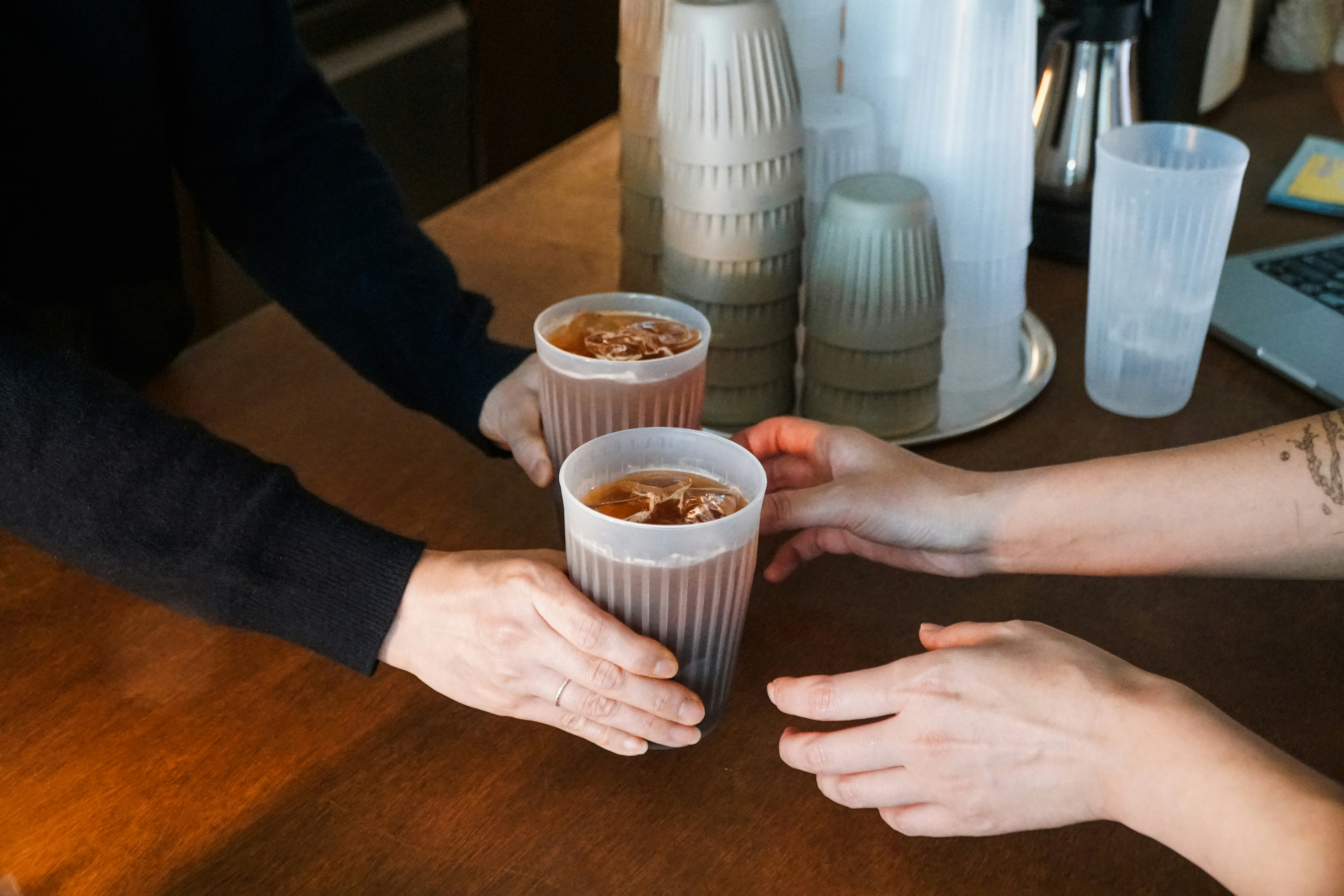 A group of people holding cups of coffee photo – Free Cup Image on Unsplash