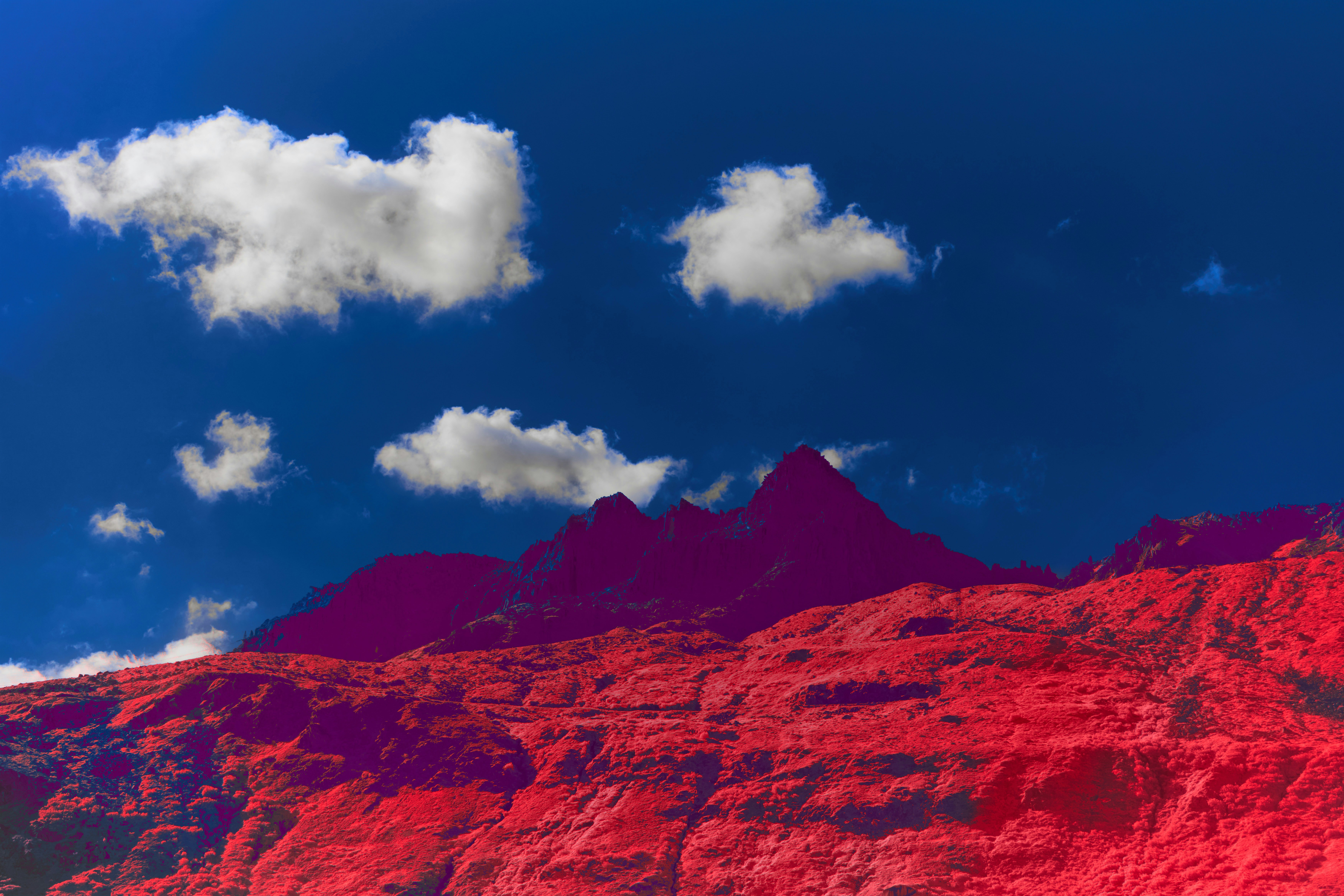 Foto Gunung merah di bawah langit biru dengan awan – Gambar Awan Gratis ...