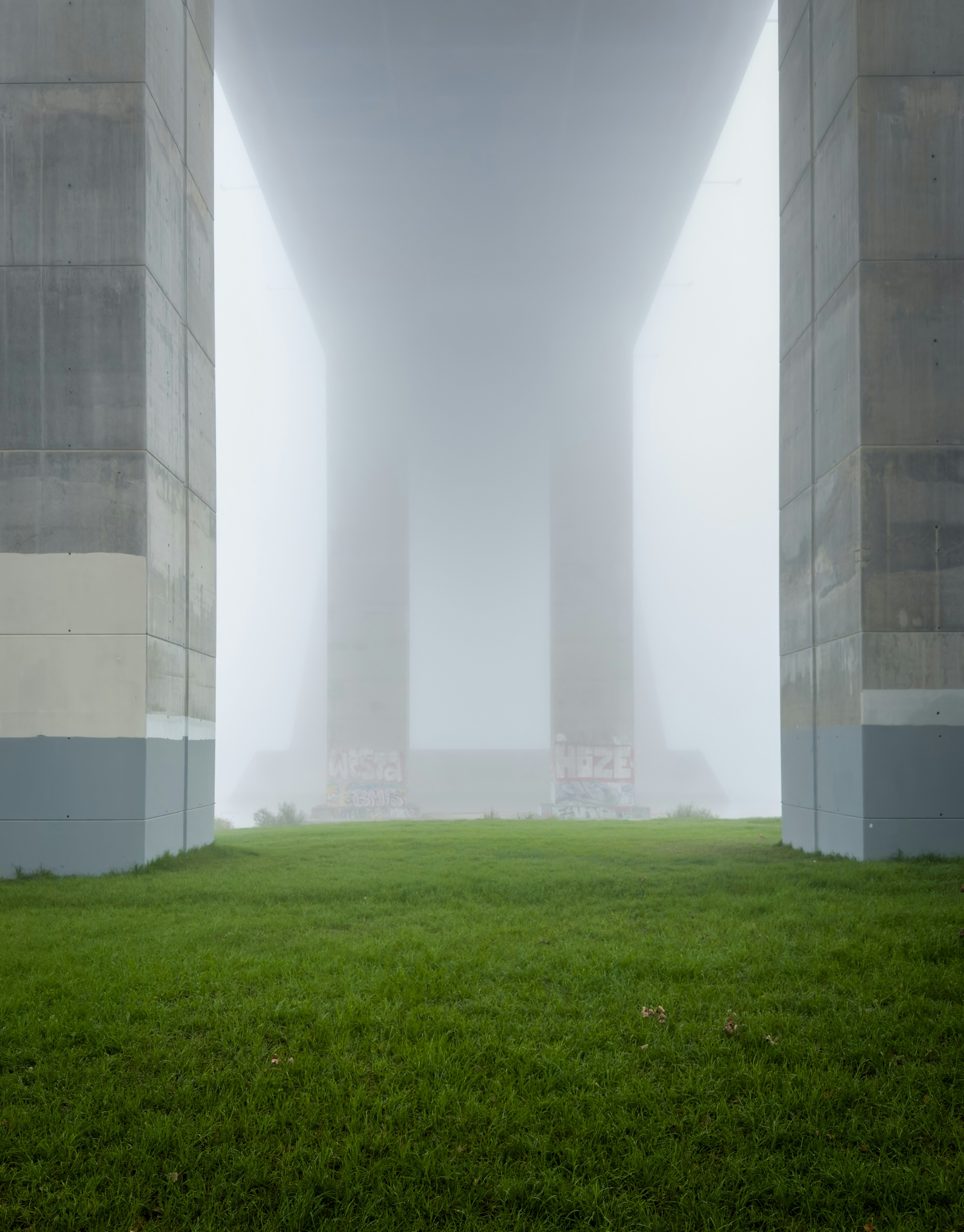 Columns in the Mist: A Tunnel of Light under Heavy Fog