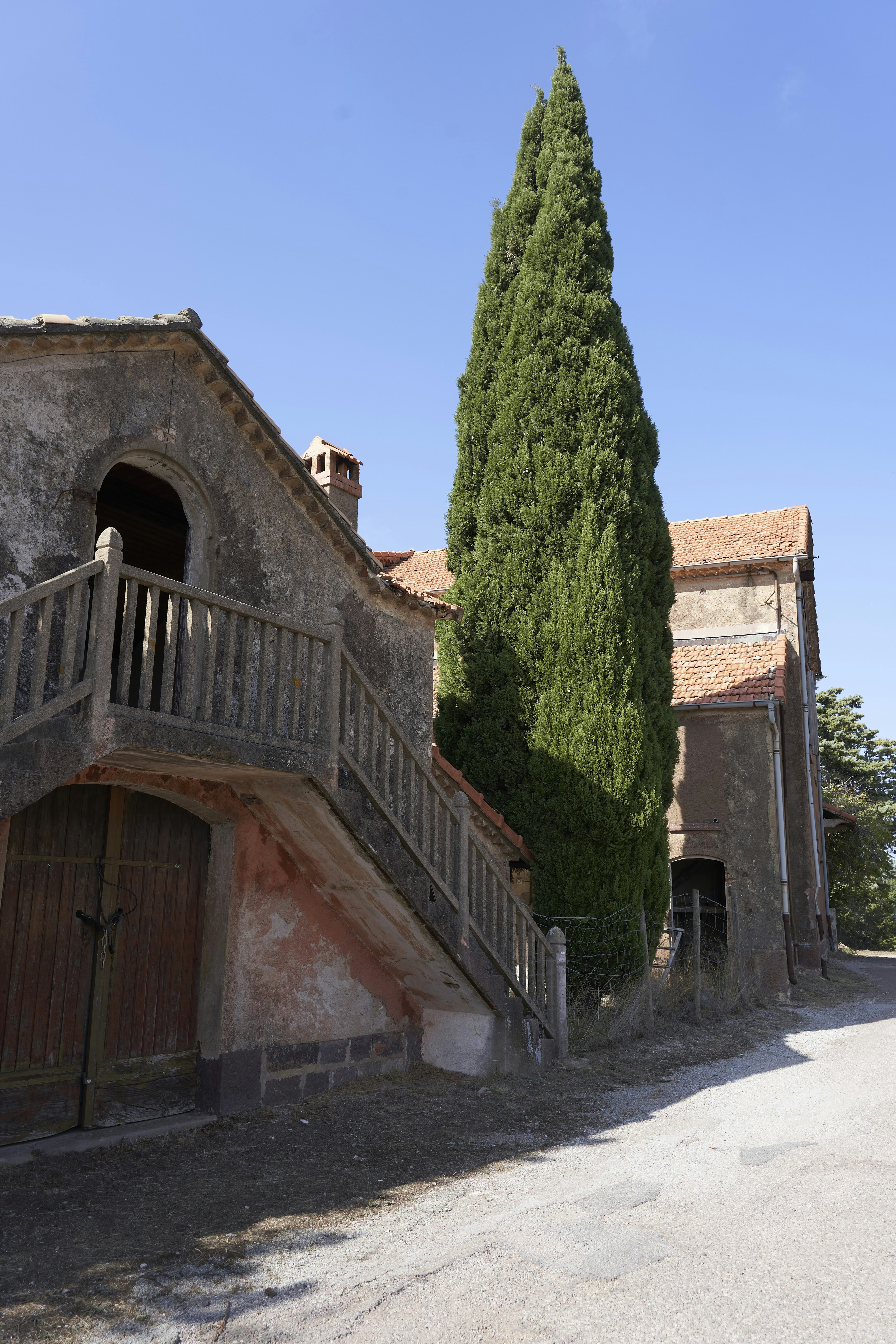 Abandoned manor in the national park in Provence
