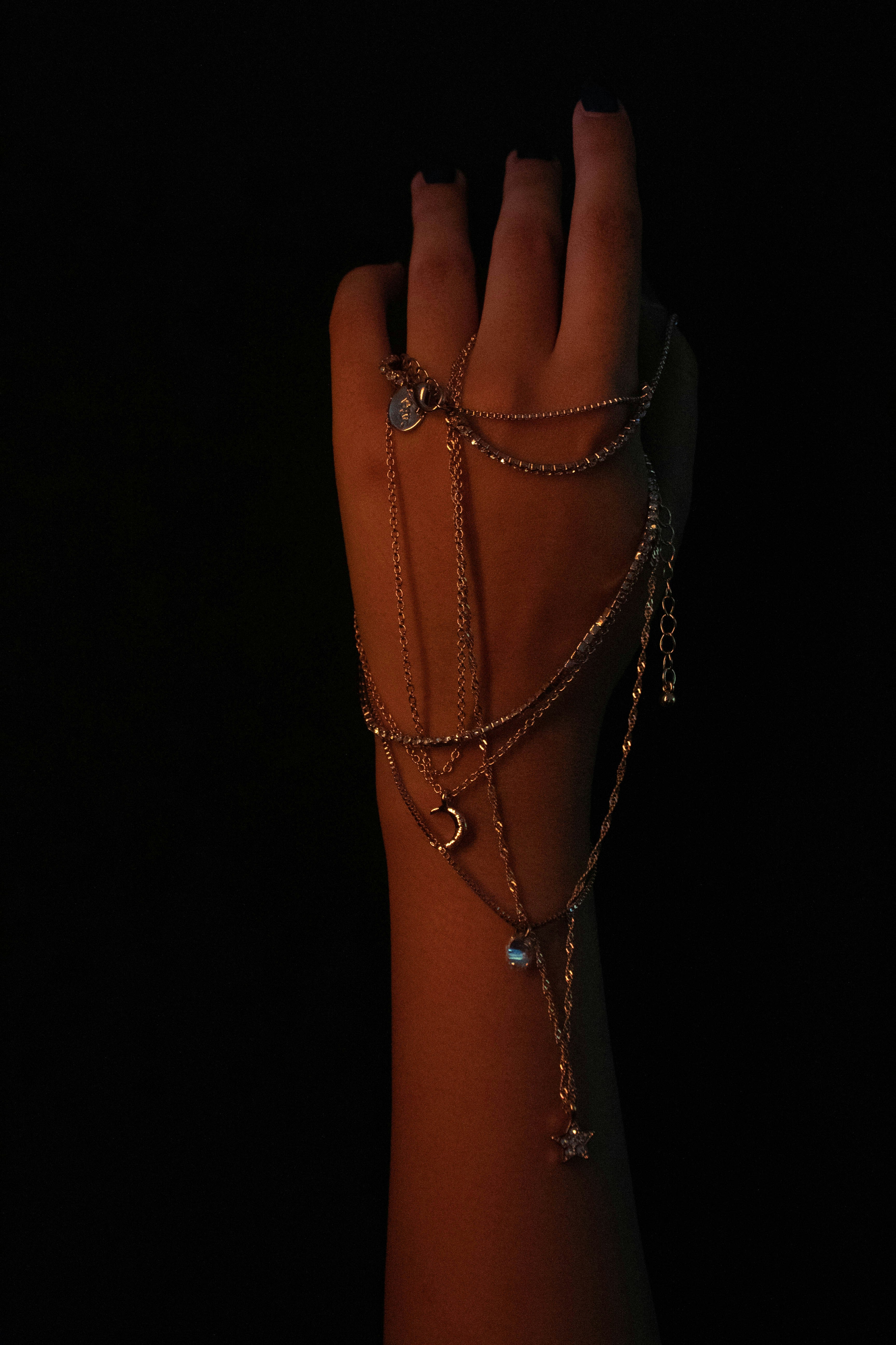 A woman's arm with a chain on it photo – Free Hand Image on Unsplash
