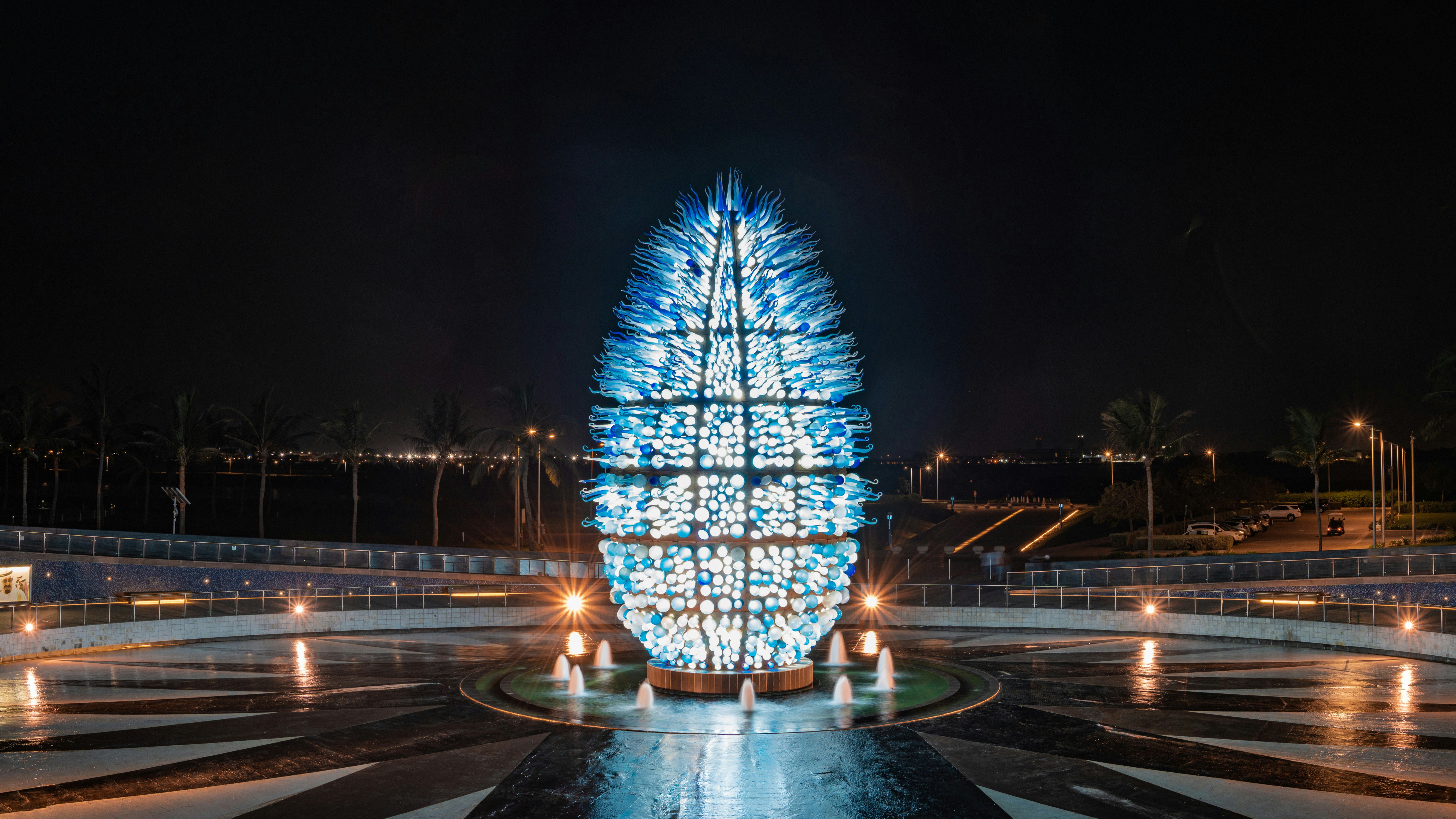 A lit up christmas tree in the middle of a plaza photo – Free Kaust ...