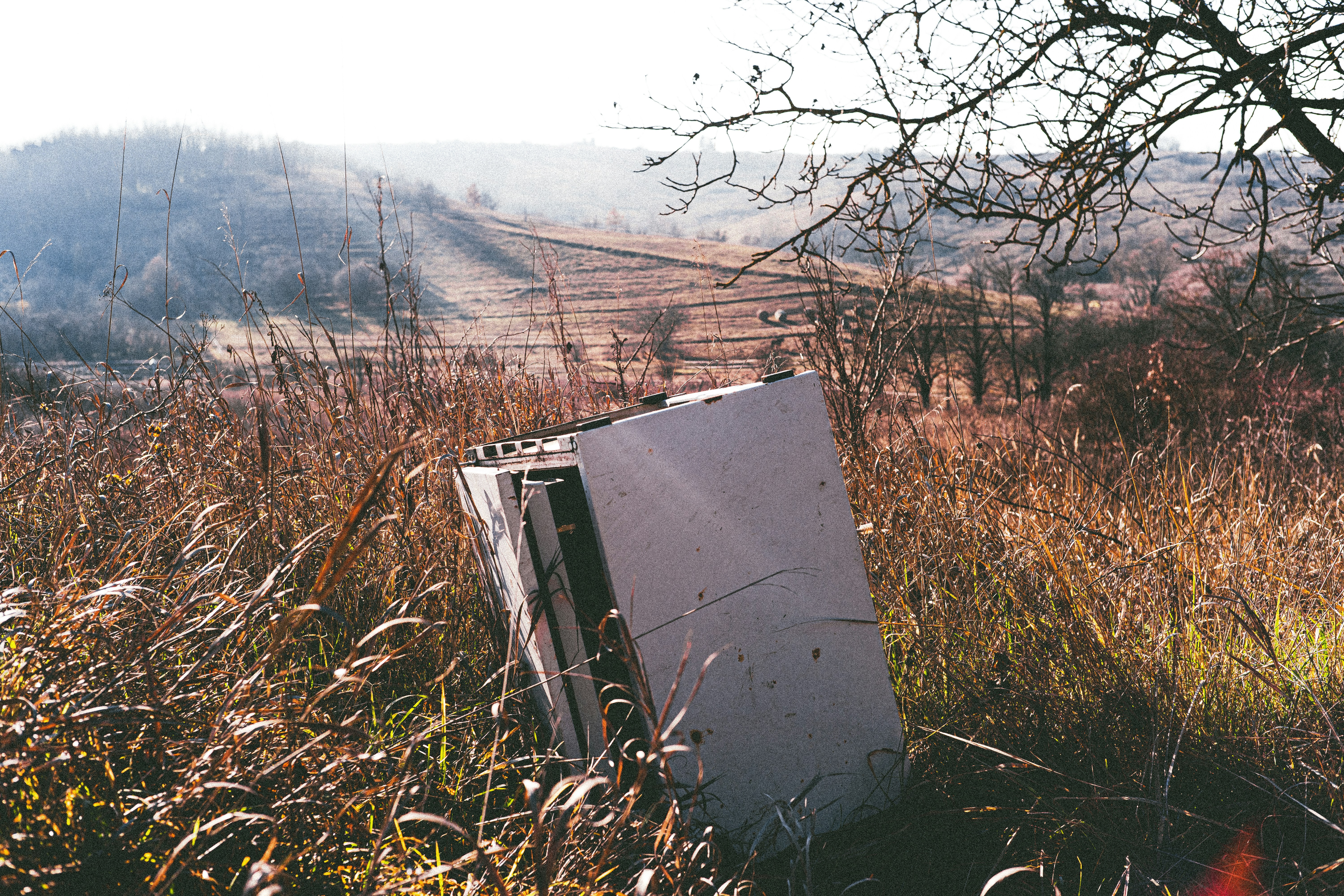 A refrigerator sitting in the middle of a field photo – Free Nature ...
