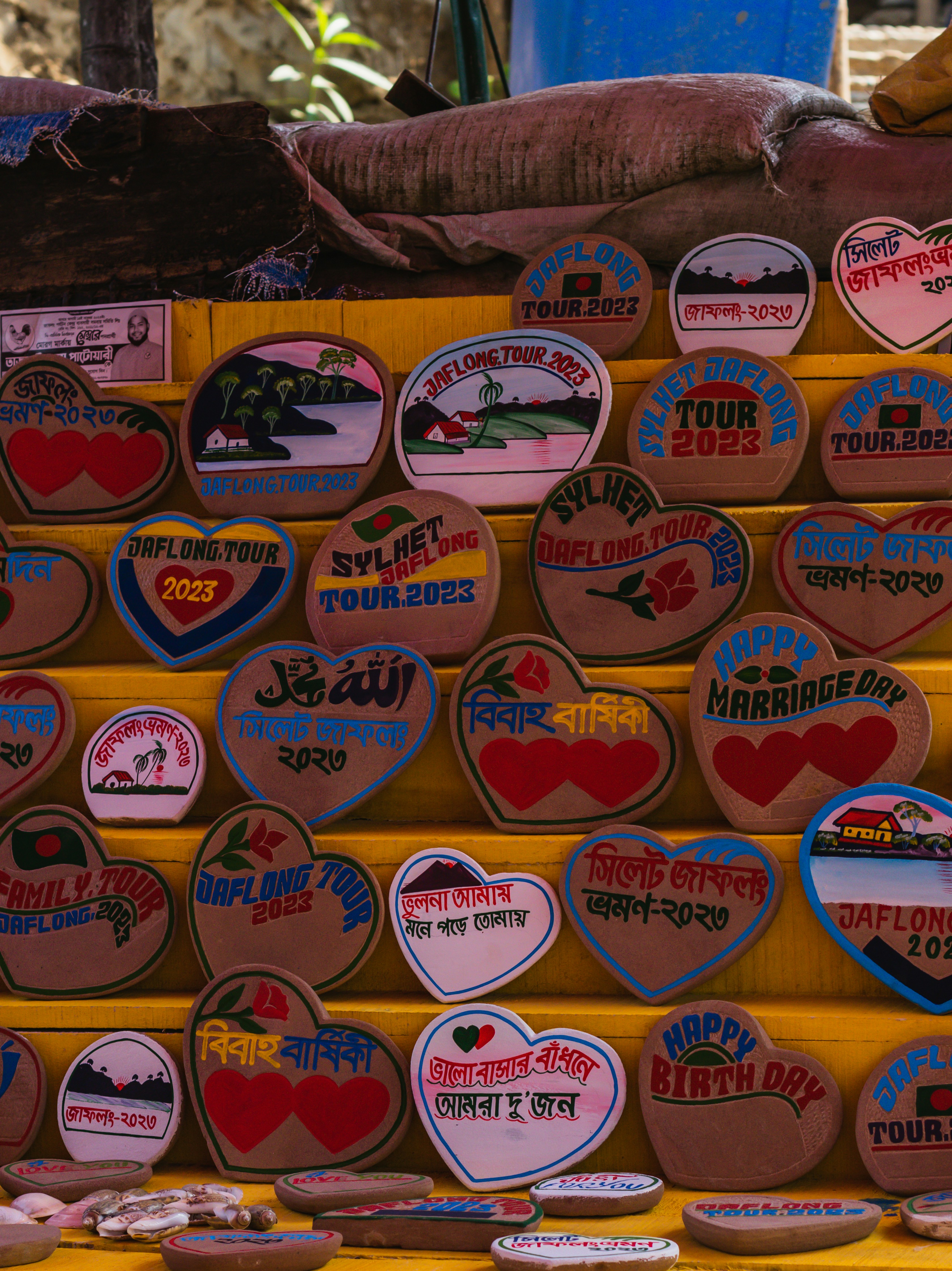 A bunch of wooden signs on a wall photo – Free Stone Image on Unsplash