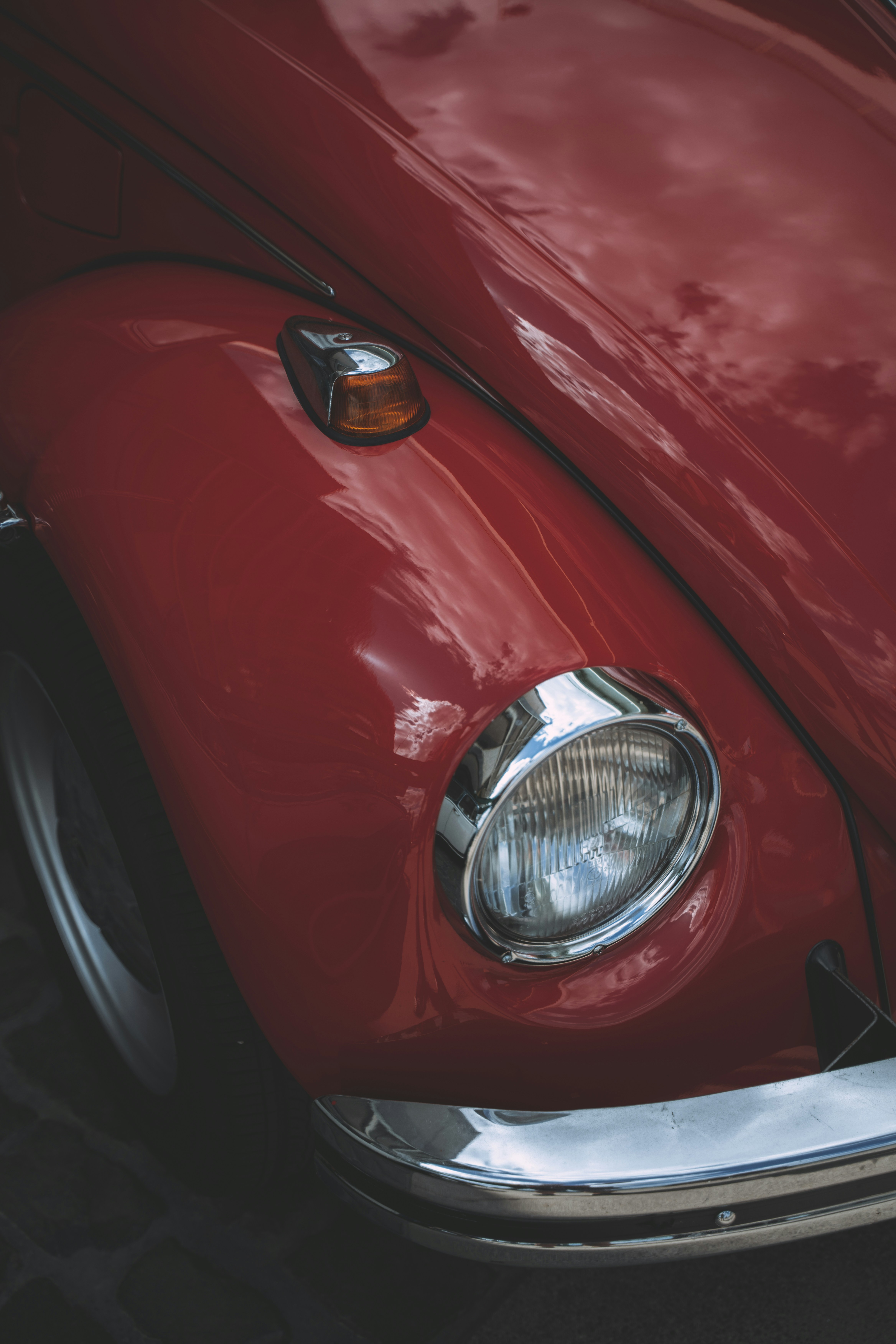 A close up of the front of a red vw bug photo – Free Car Image on Unsplash