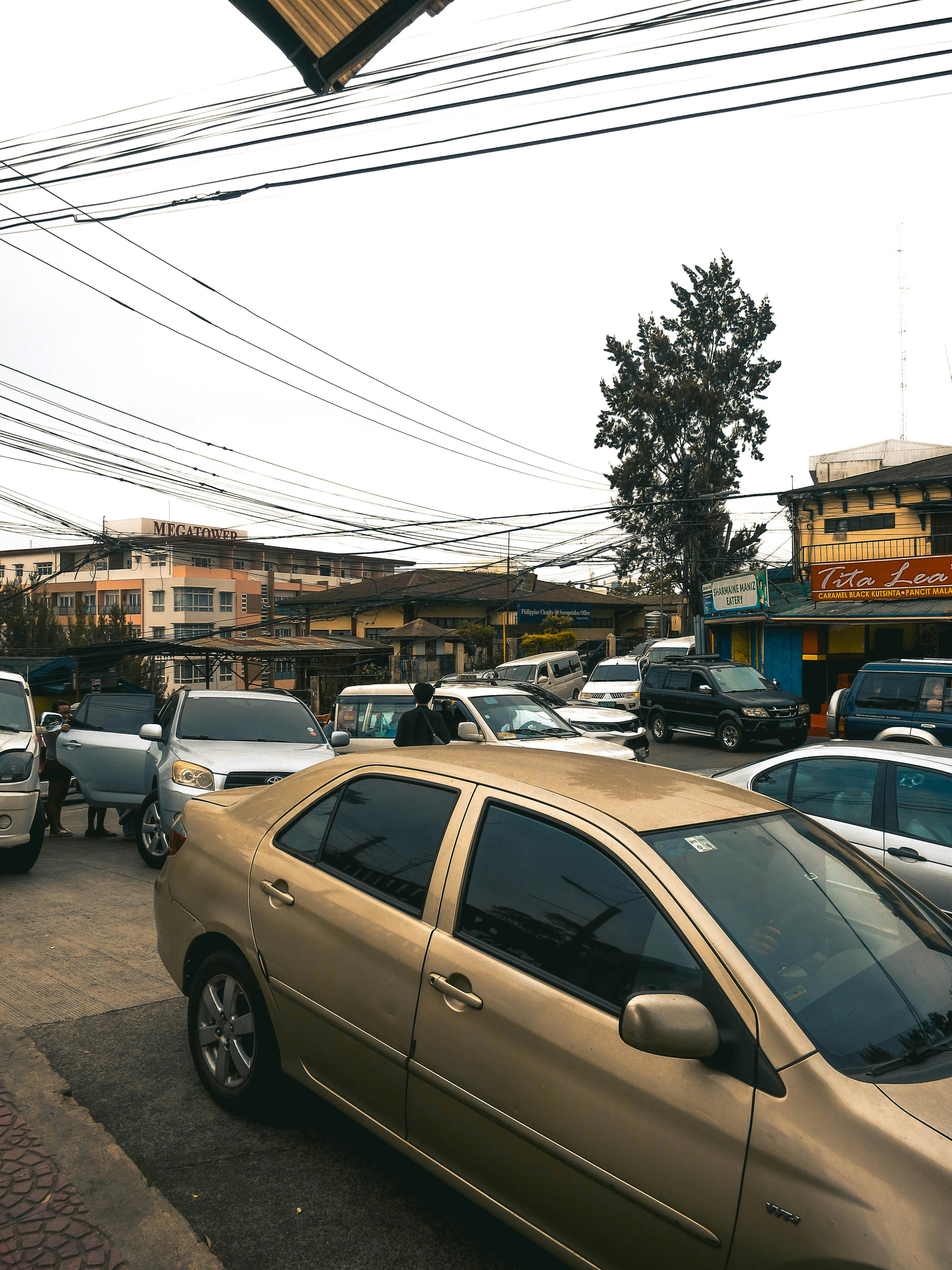 a bunch of cars that are parked in a lot
