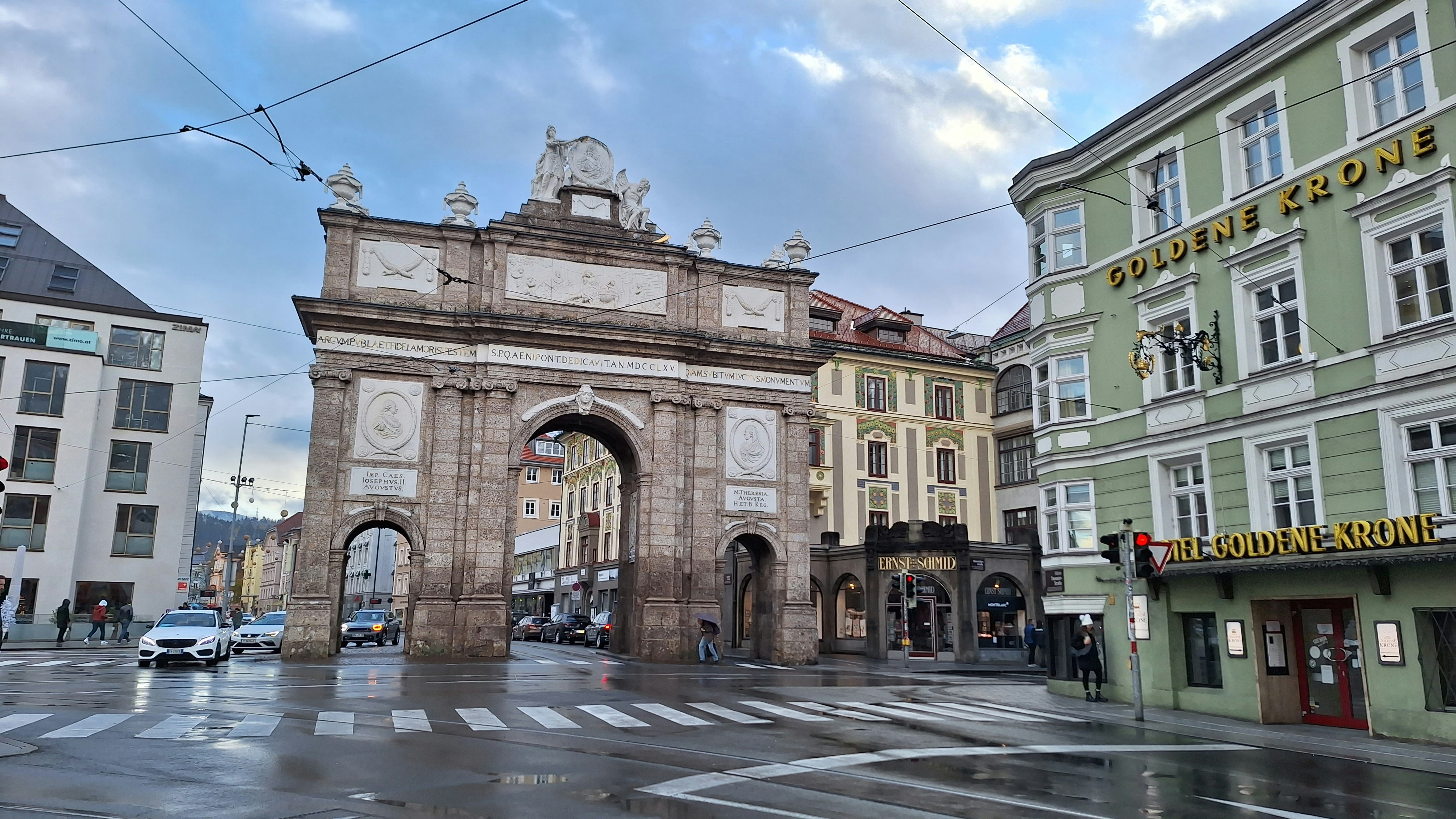 A large arch in the middle of a city street photo – Free Travel Image ...