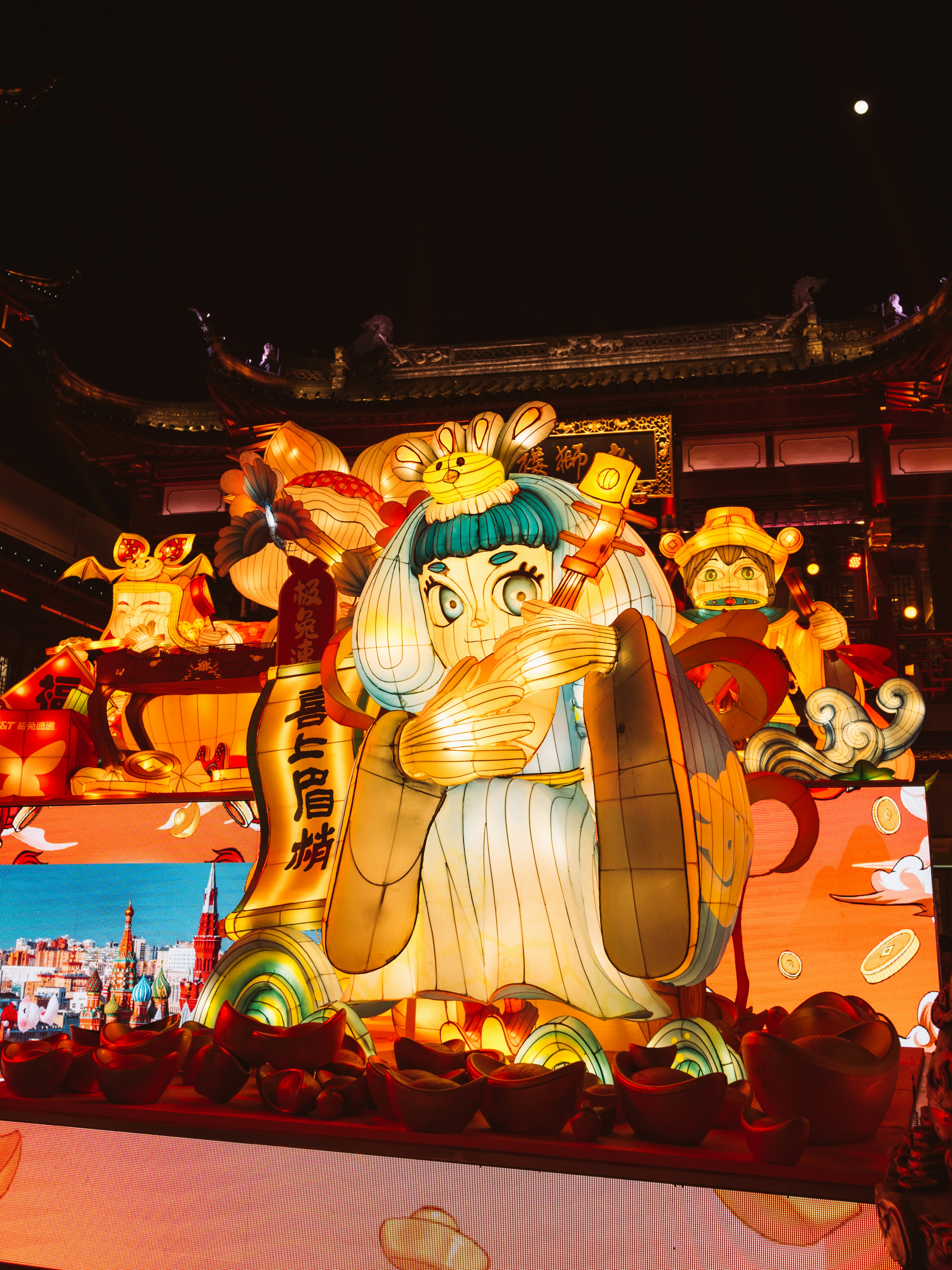 Lantern Hero: A Cheerful Dragon Parade Illuminates the Night