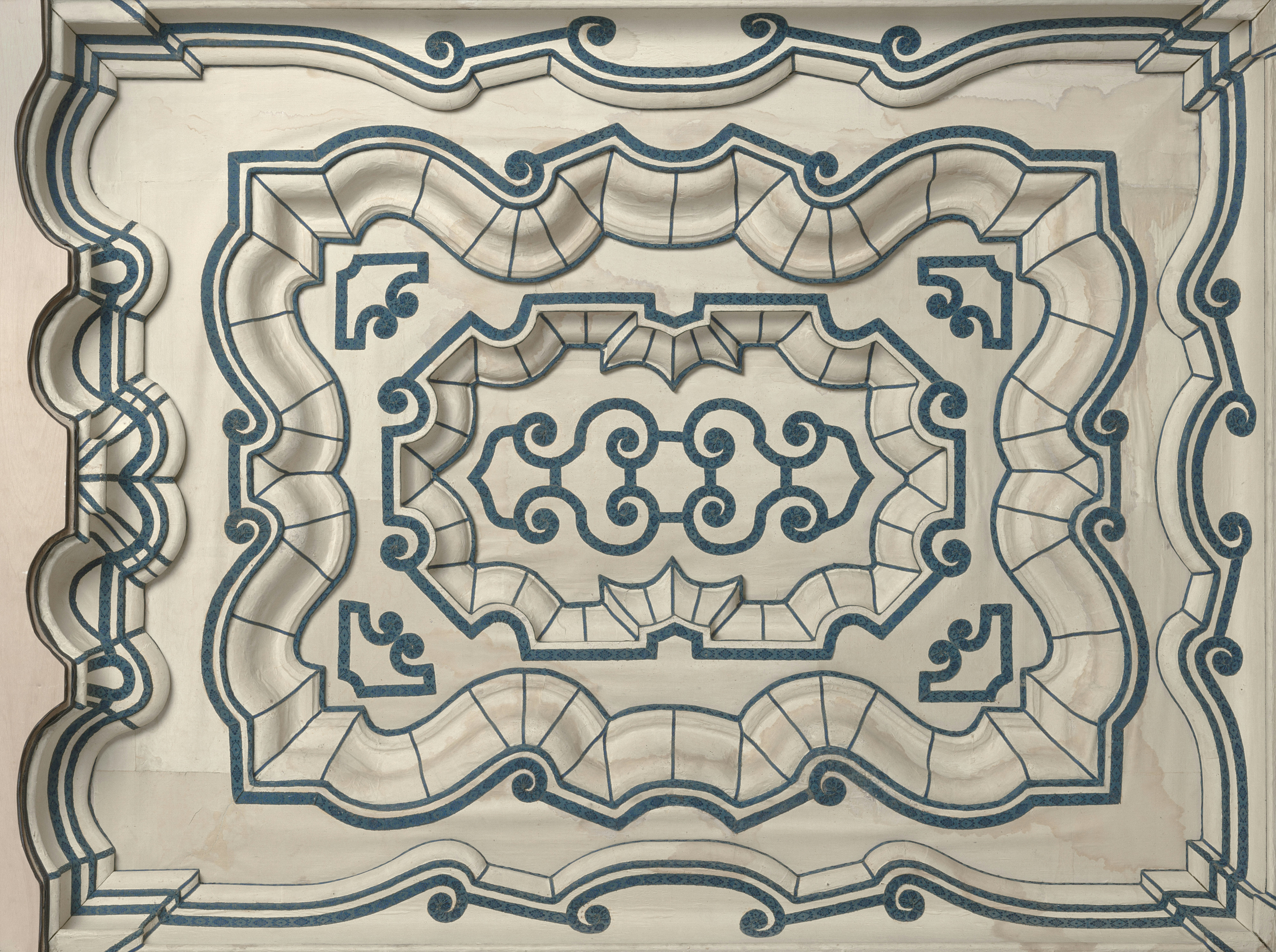 Title: Hemel van zogenaamde Rosendaelbed / Publisher: Rijksmuseum / Date:c.1700 - c.1724 / Providing institution: Rijksmuseum/ Aggregator: Rijksmuseum / Providing Country: Netherlands / Public Domain / Hemel van zogenaamde Rosendaelbed - Rijksmuseum, Netherlands - Public Domain. https://www.europeana.eu/item/90402/BK_1958_20_A_2 | a white and blue tile design on a wall