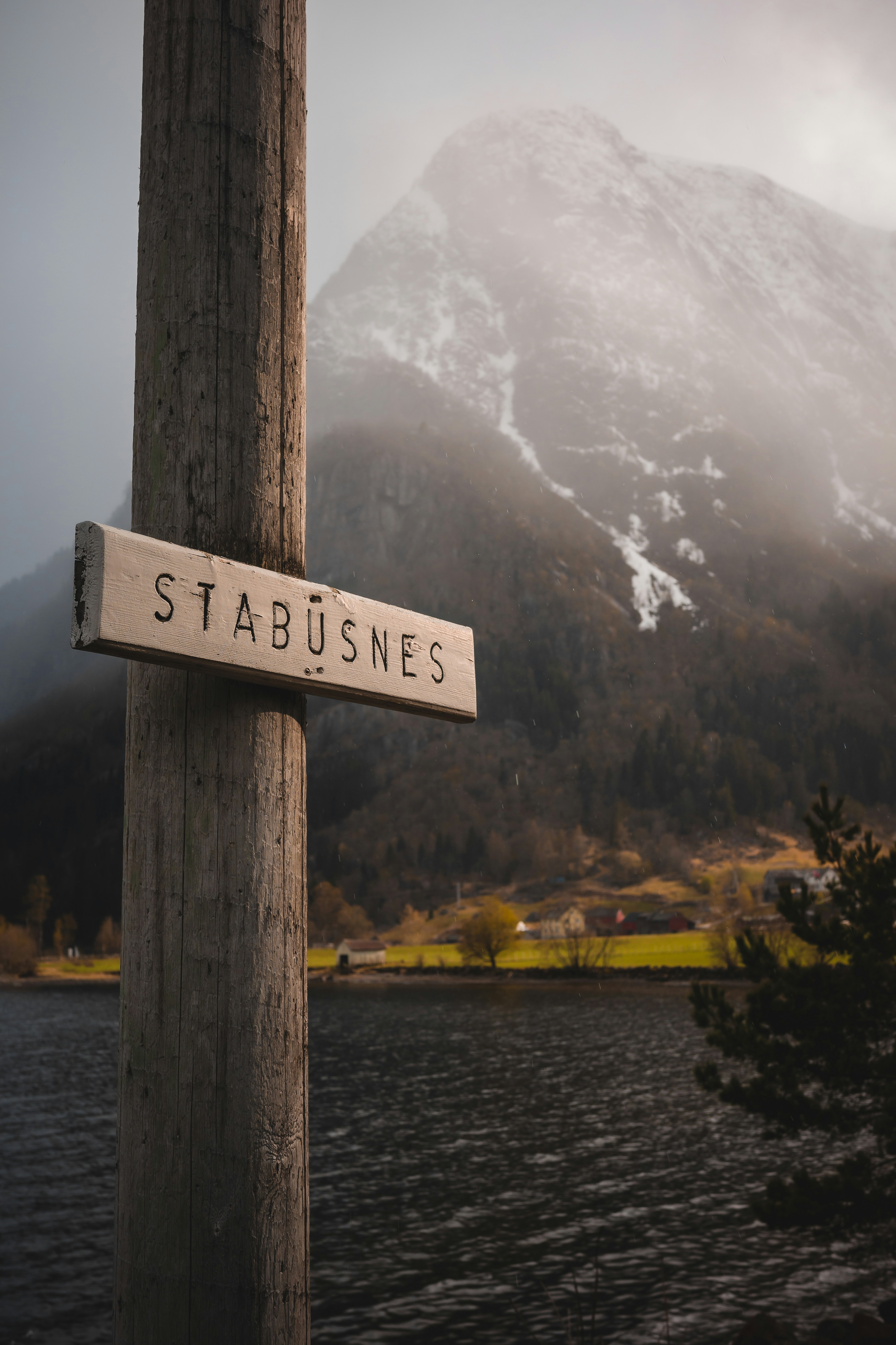 a wooden pole with a sign on it