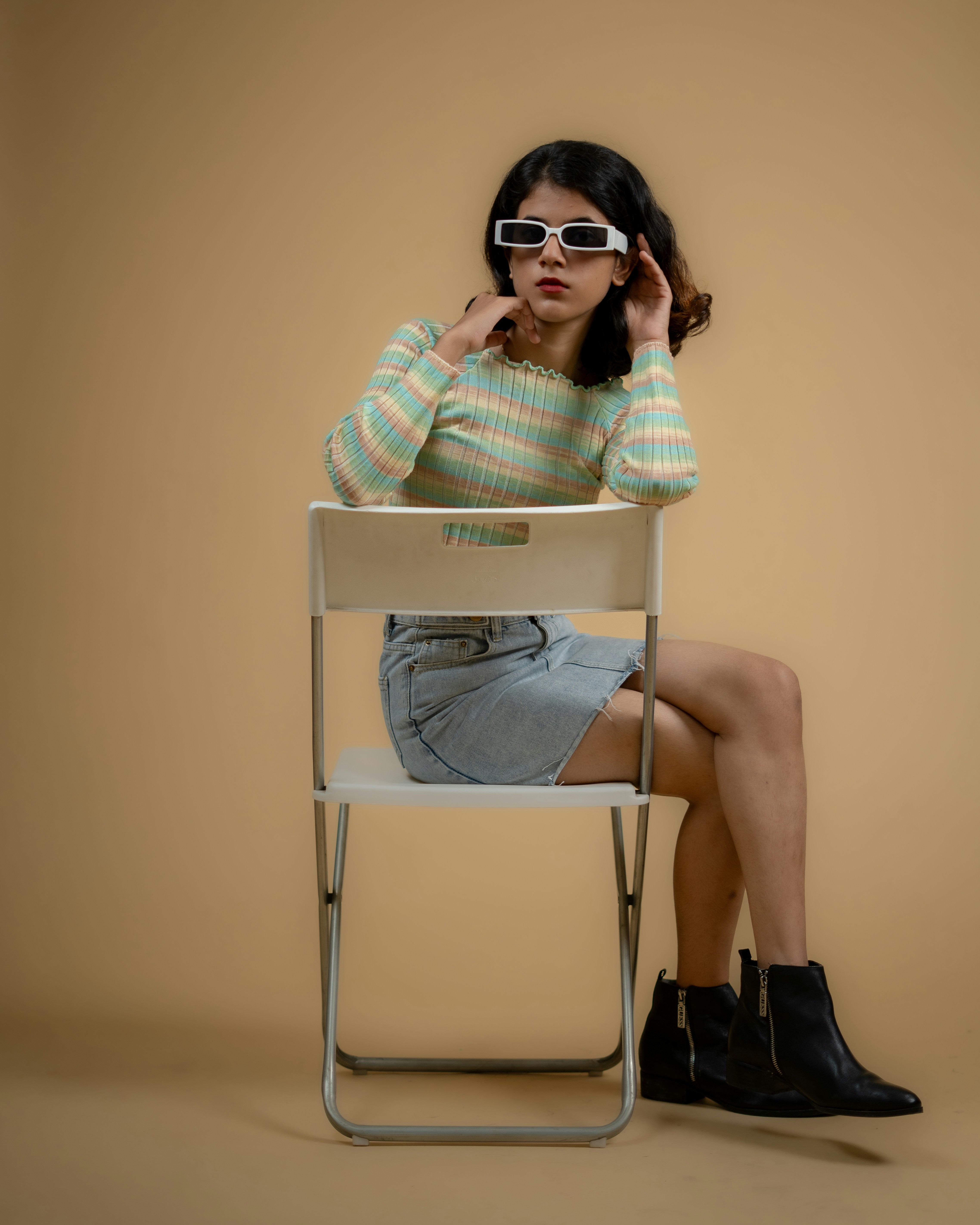 A woman sitting in a chair with her hand on her head photo – Free Adult Image on Unsplash