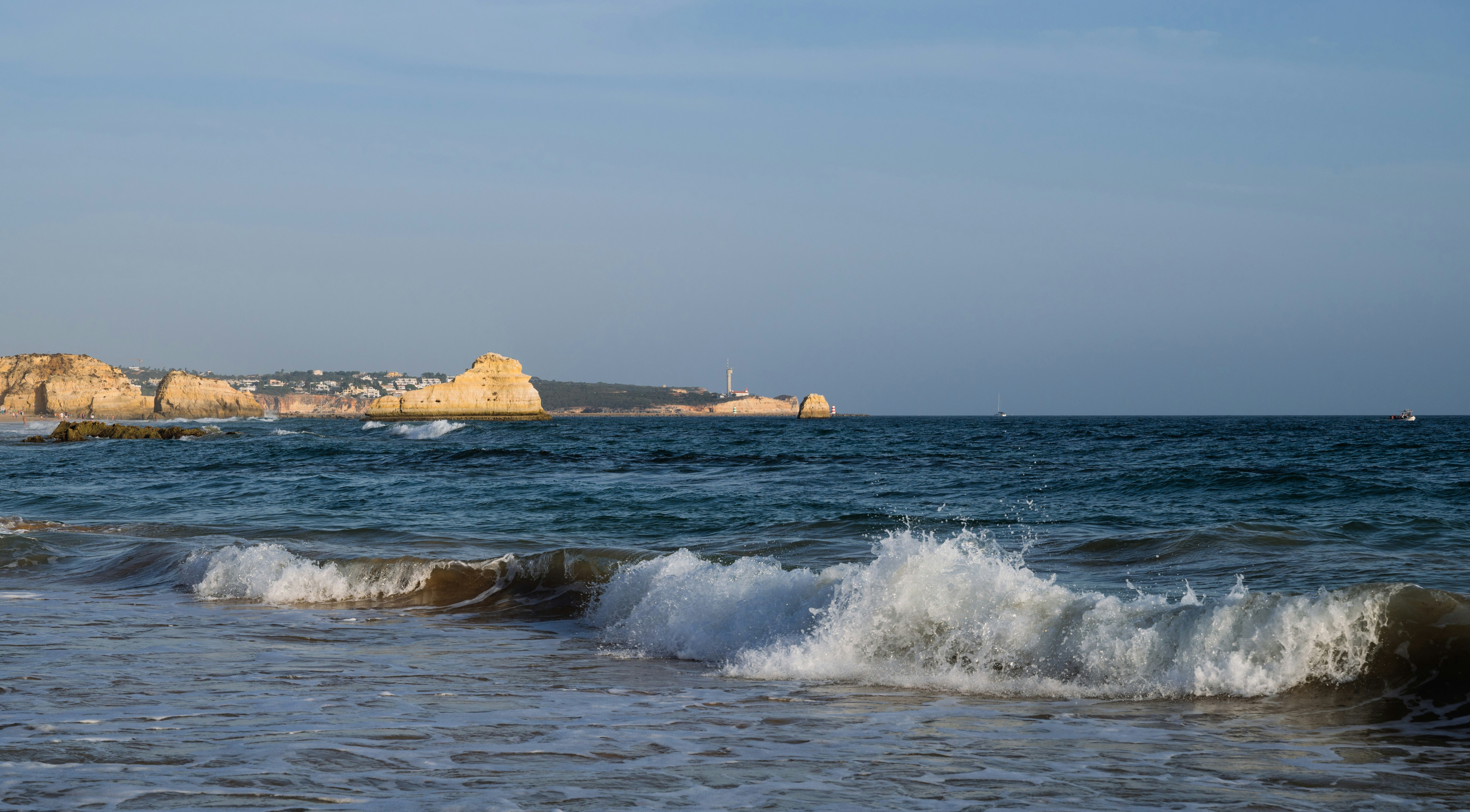A body of water that has some waves in it photo – Free Beach Image on ...