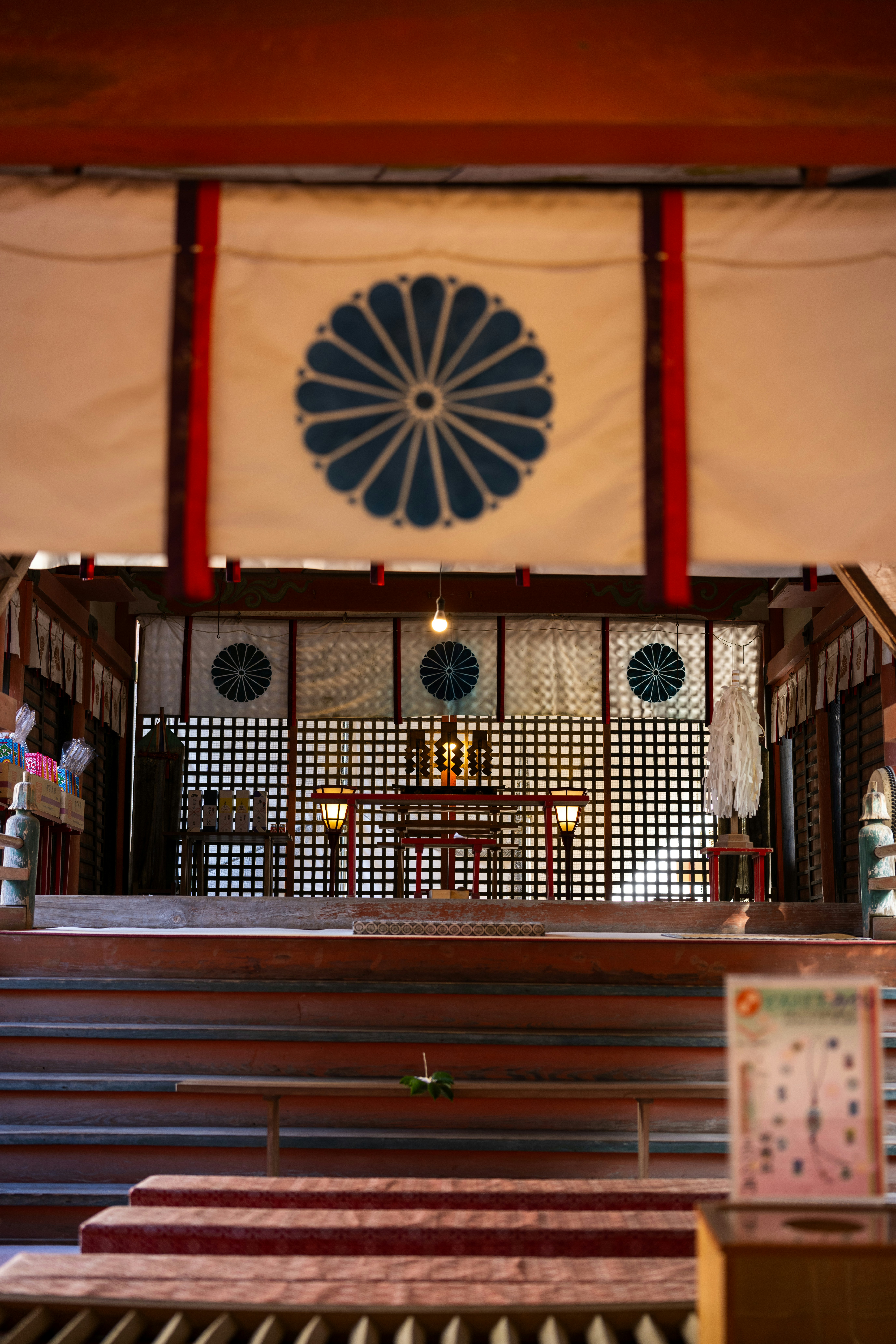 Chrysanthemum Crest Altar: A Quiet Shrine Hall Framed by Latticed Walls