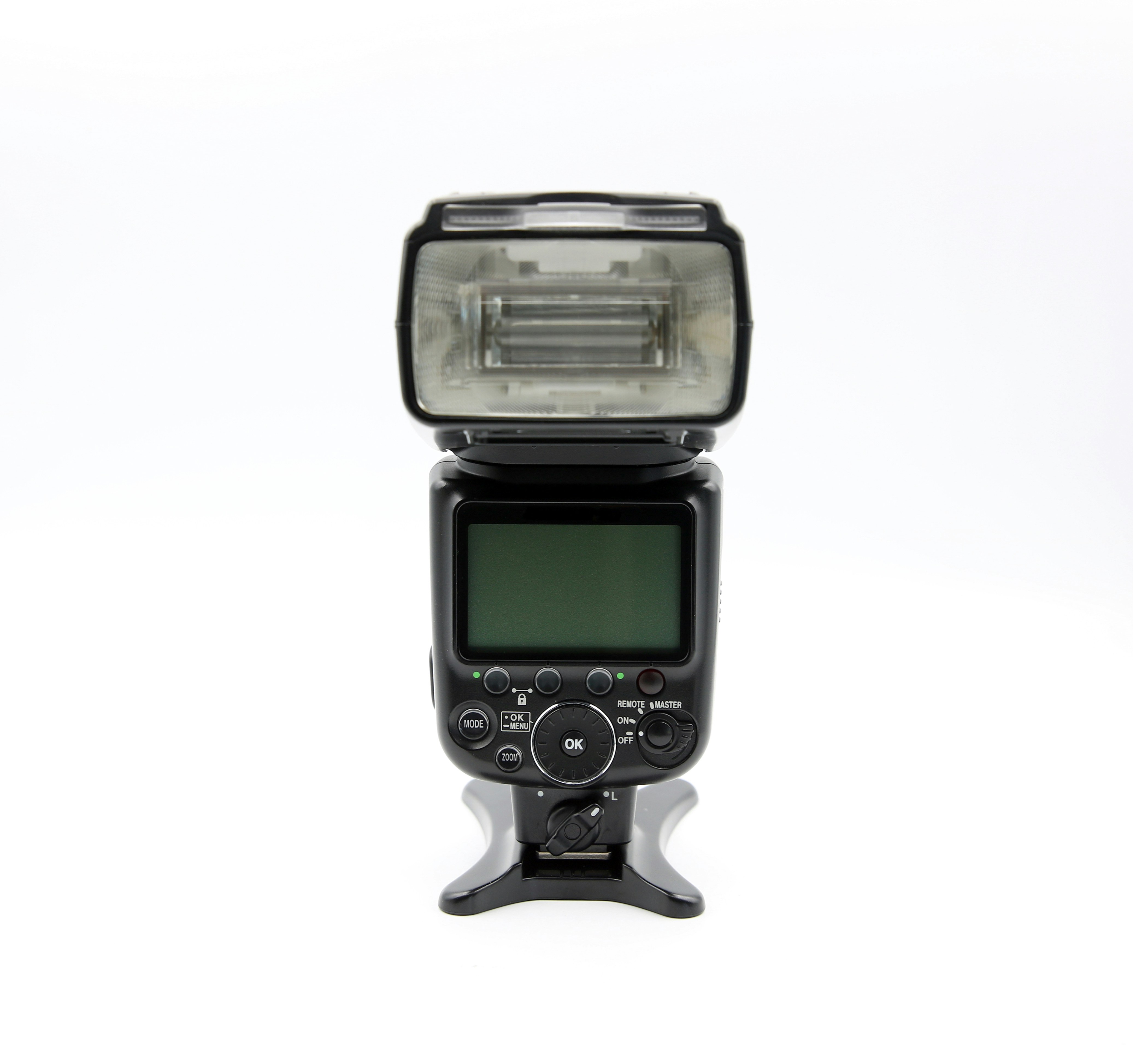 A digital camera with a flash light on top of it photo – Free Camera ...