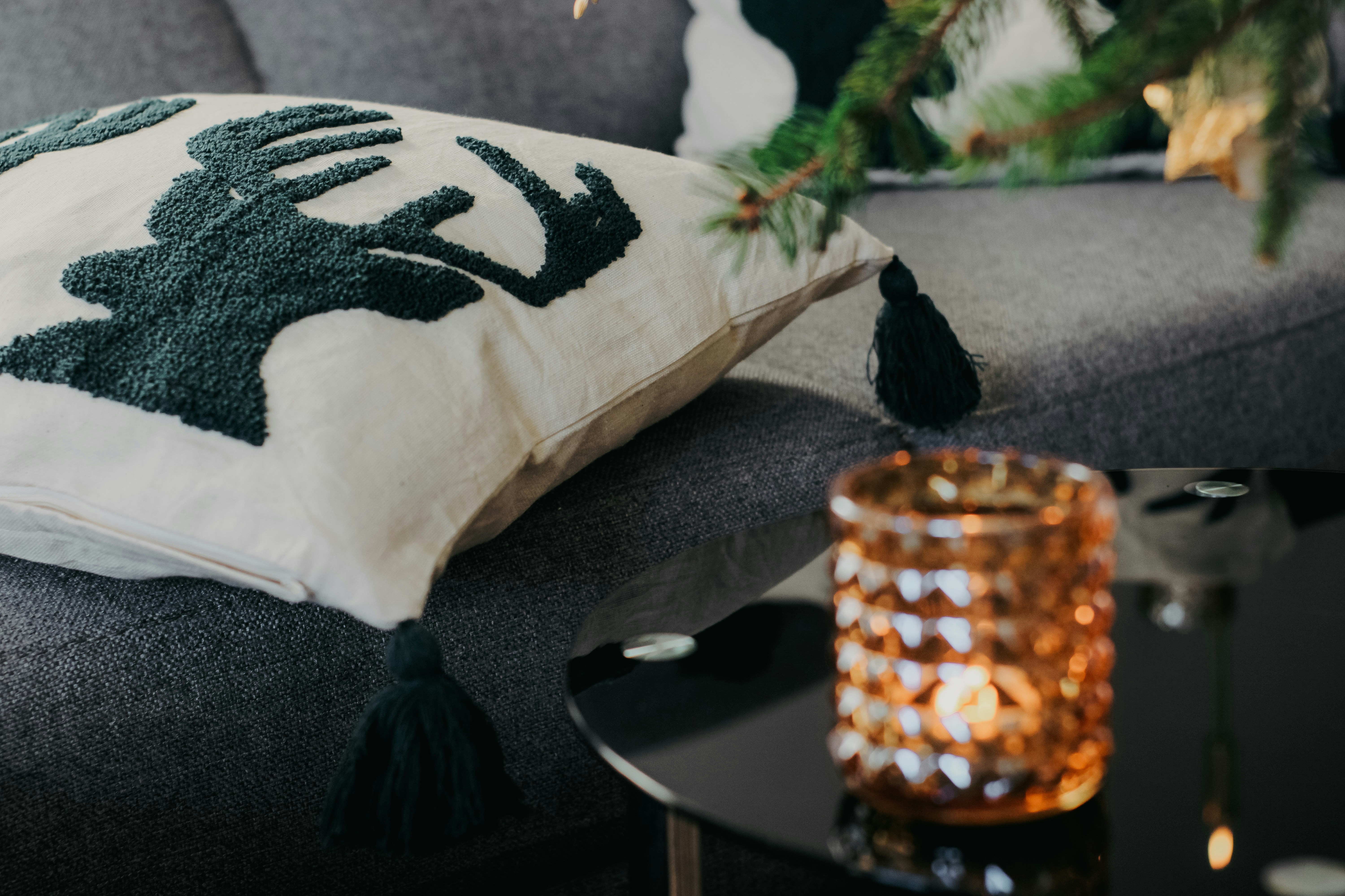 A close up of a pillow on a couch photo – Free Cushion Image on Unsplash
