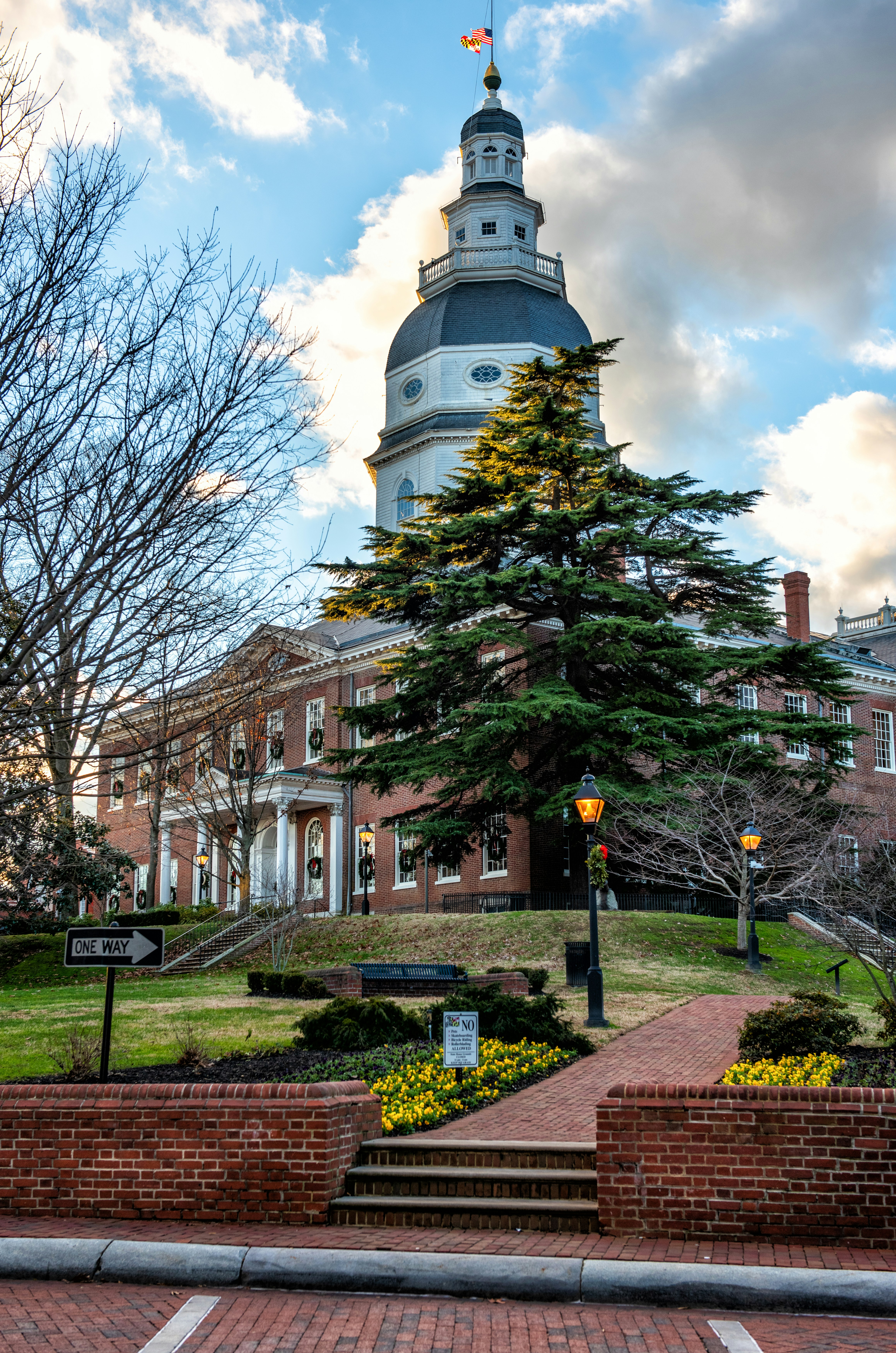 An angled view of the state capitol in Annapolis, Maryland at Christmas time.