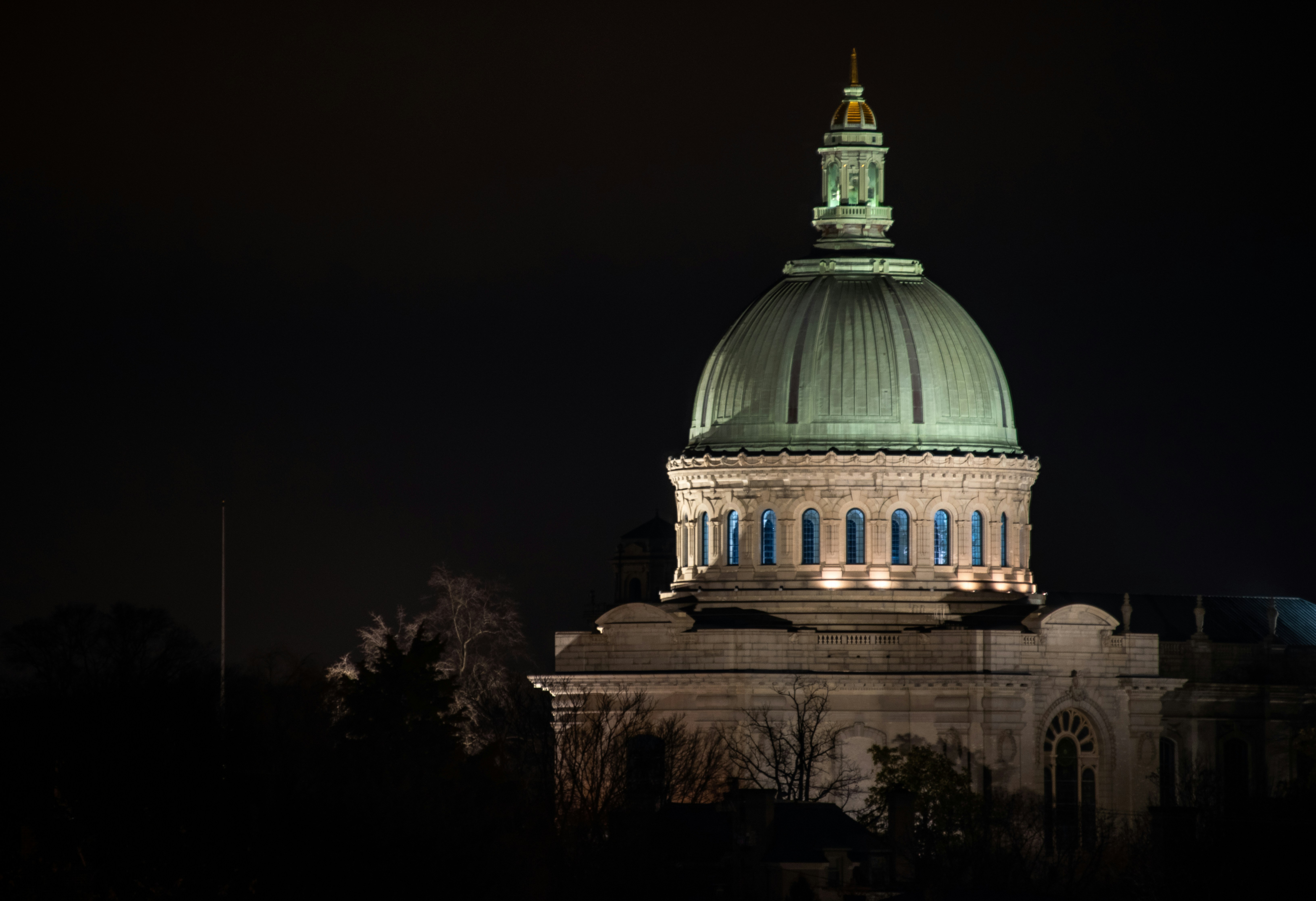 A large building with a dome lit up at night photo – Free Annapolis ...