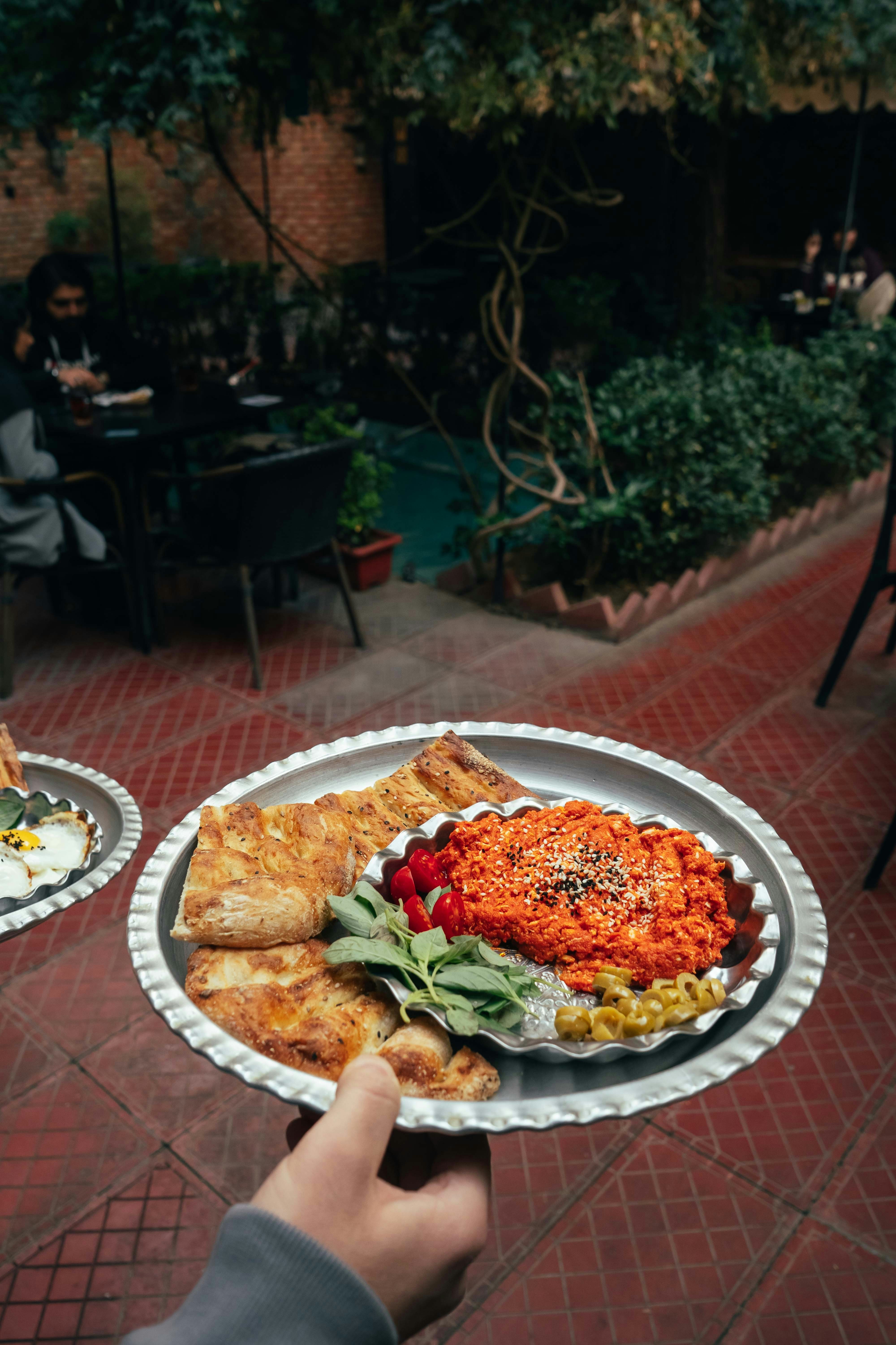 Heralded Plate: Spiced Entrée in a Courtyard Moment