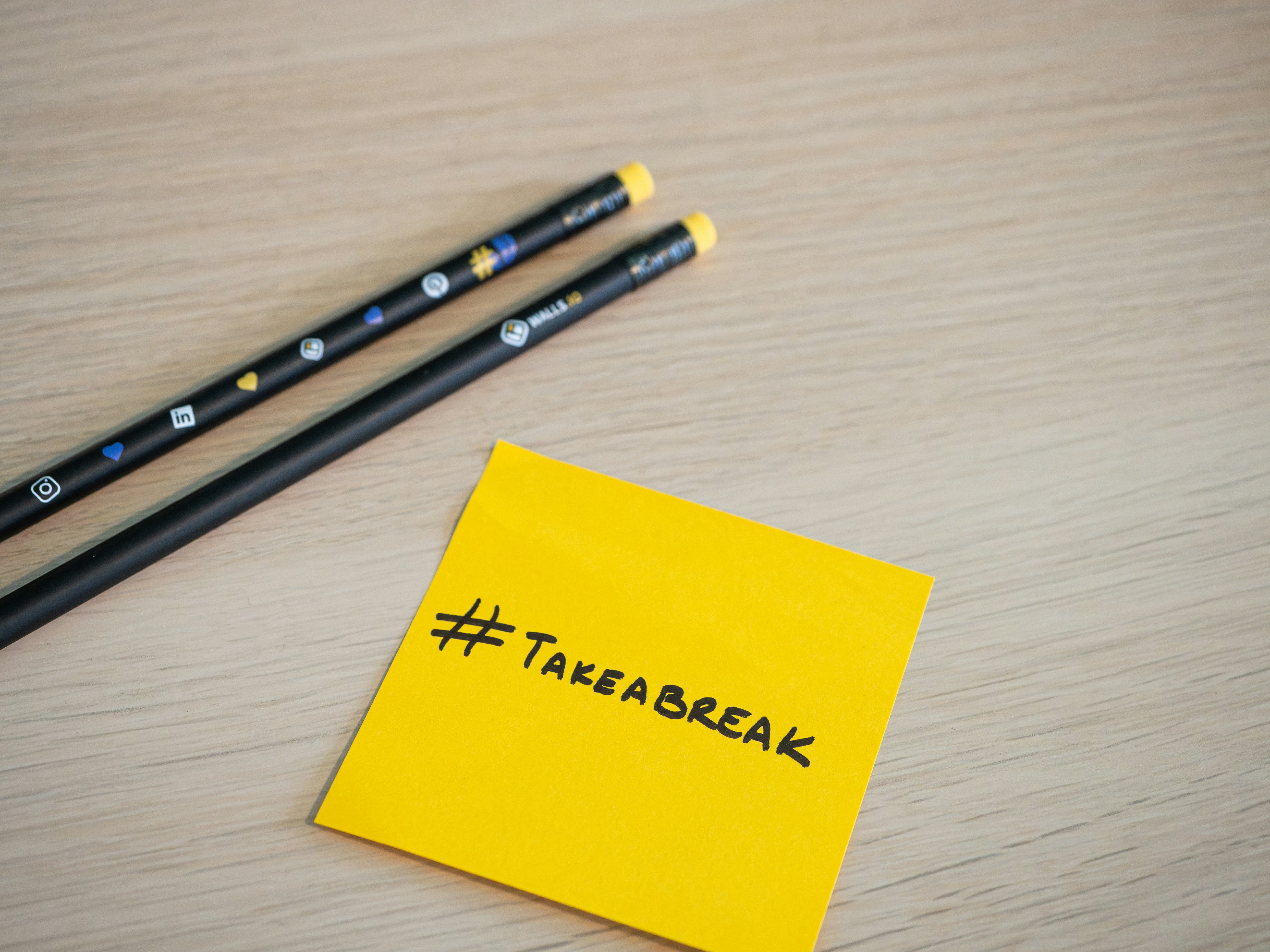 Two pencils sitting on top of a yellow sticky note photo – Free Desk ...