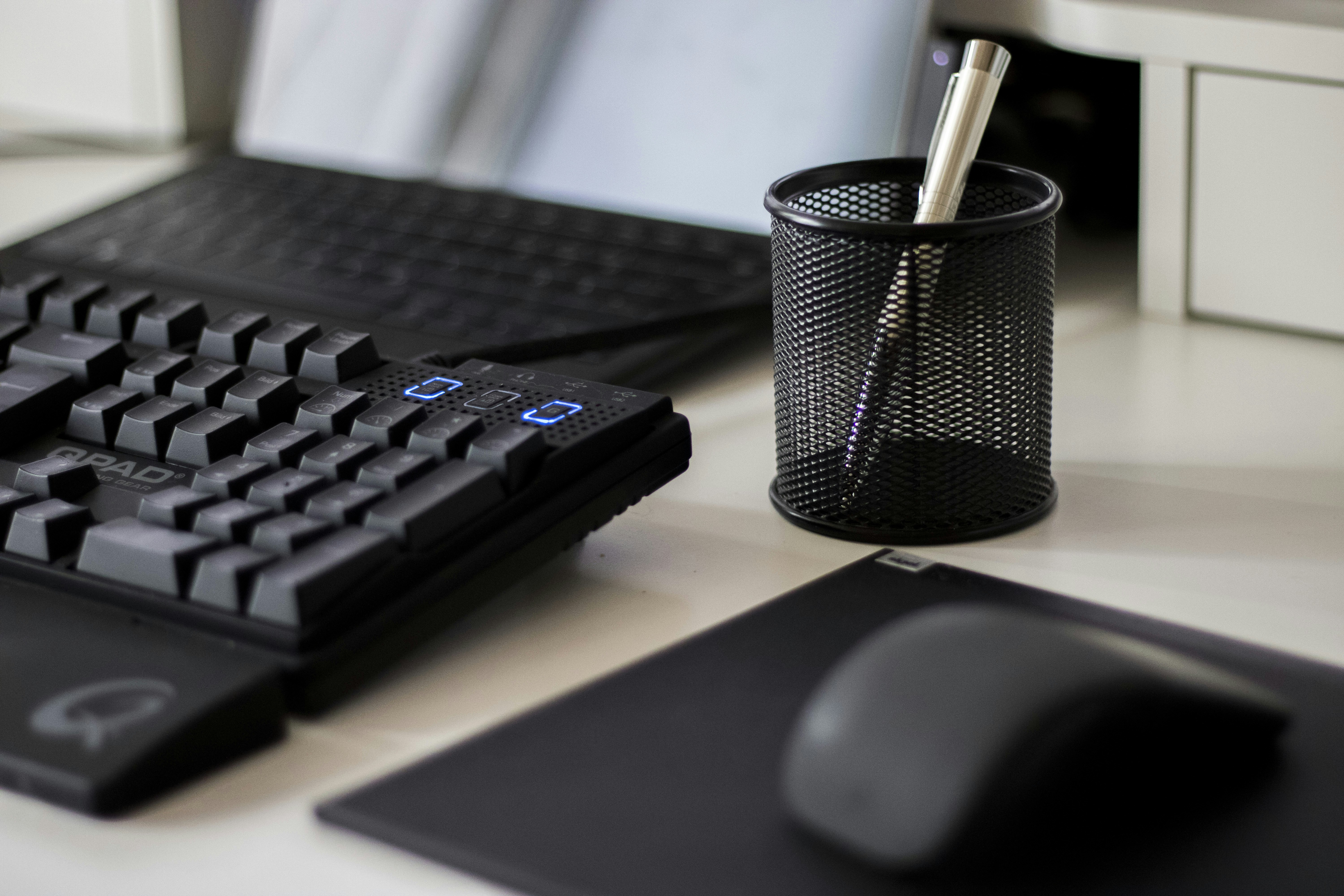 A computer keyboard and a mouse on a desk photo – Free Computer Image ...