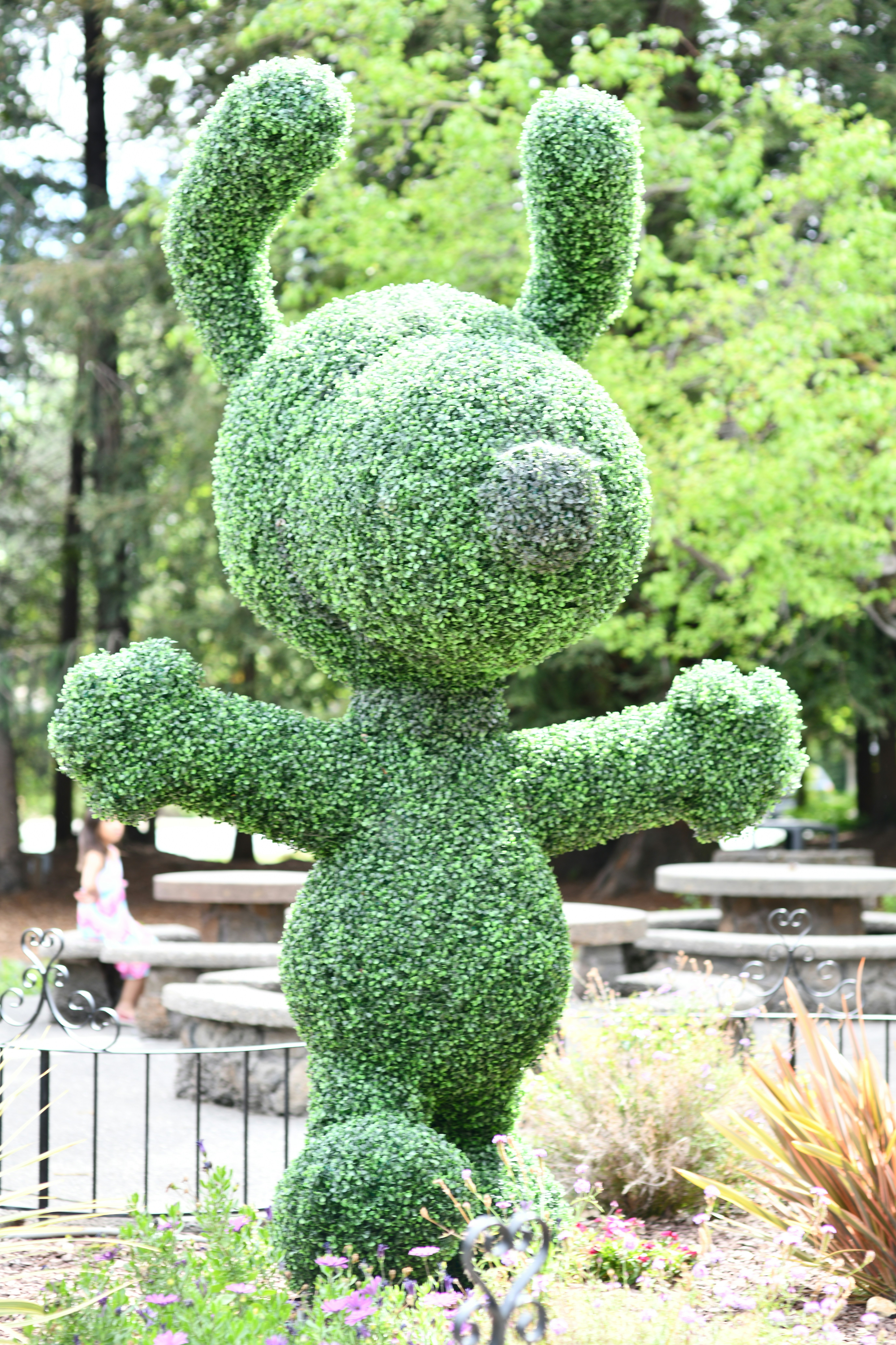 A sculpture of a teddy bear made of grass photo – Free Snoopy grass ...