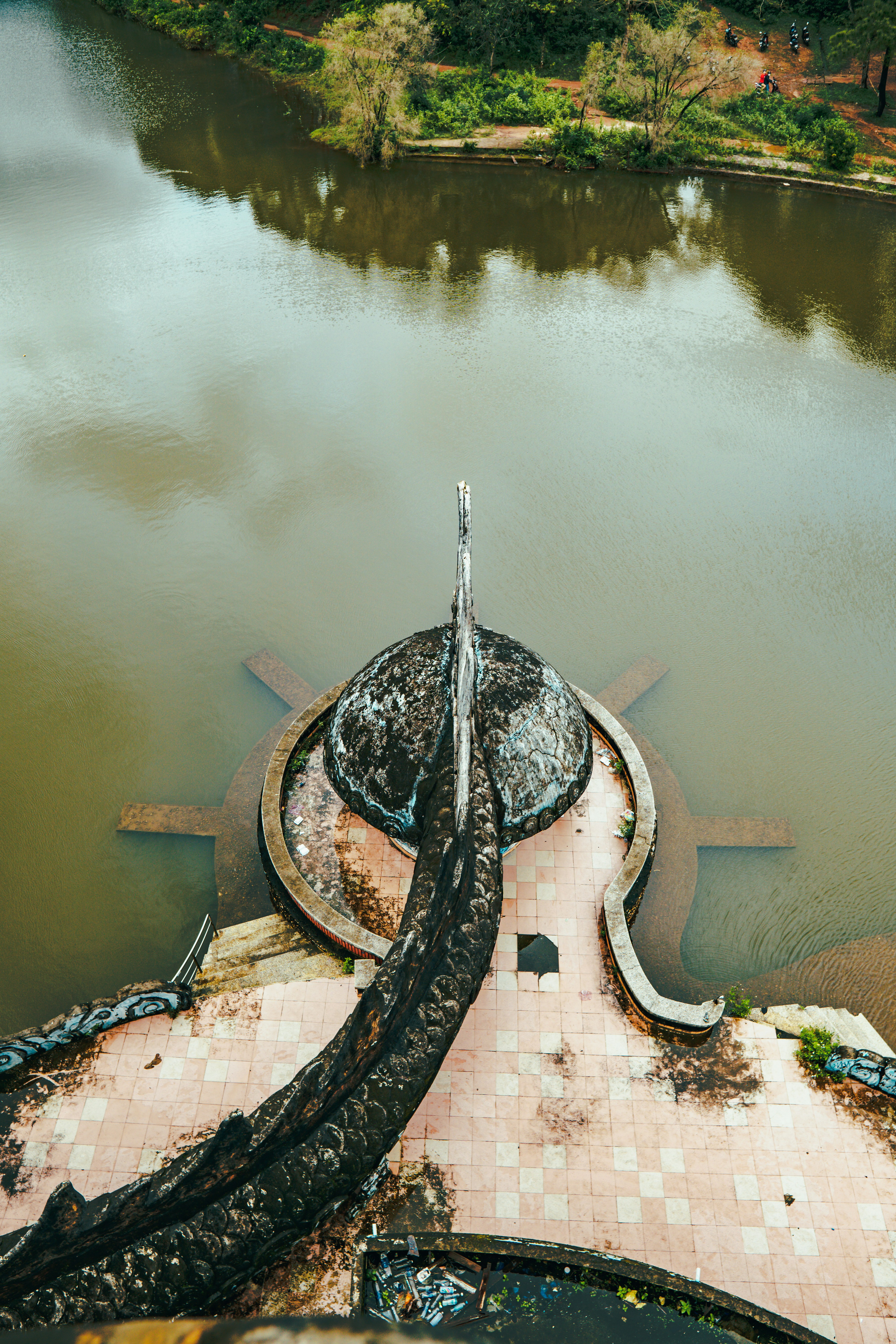 Overhead View of a Central Dome Fountain Encircled by a Curved Tile Promenade