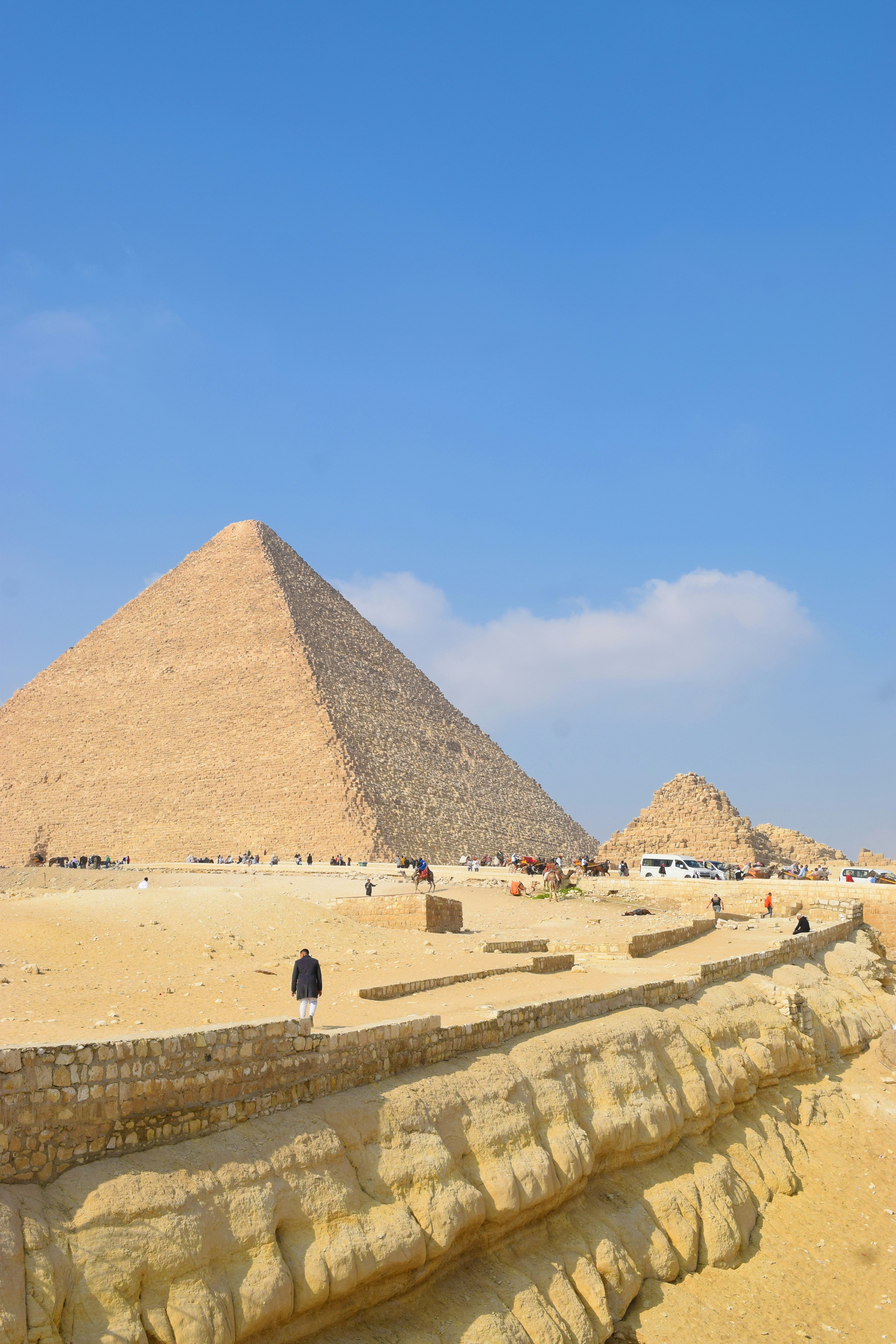 A group of people standing in front of a pyramid photo – Free Pyramids ...