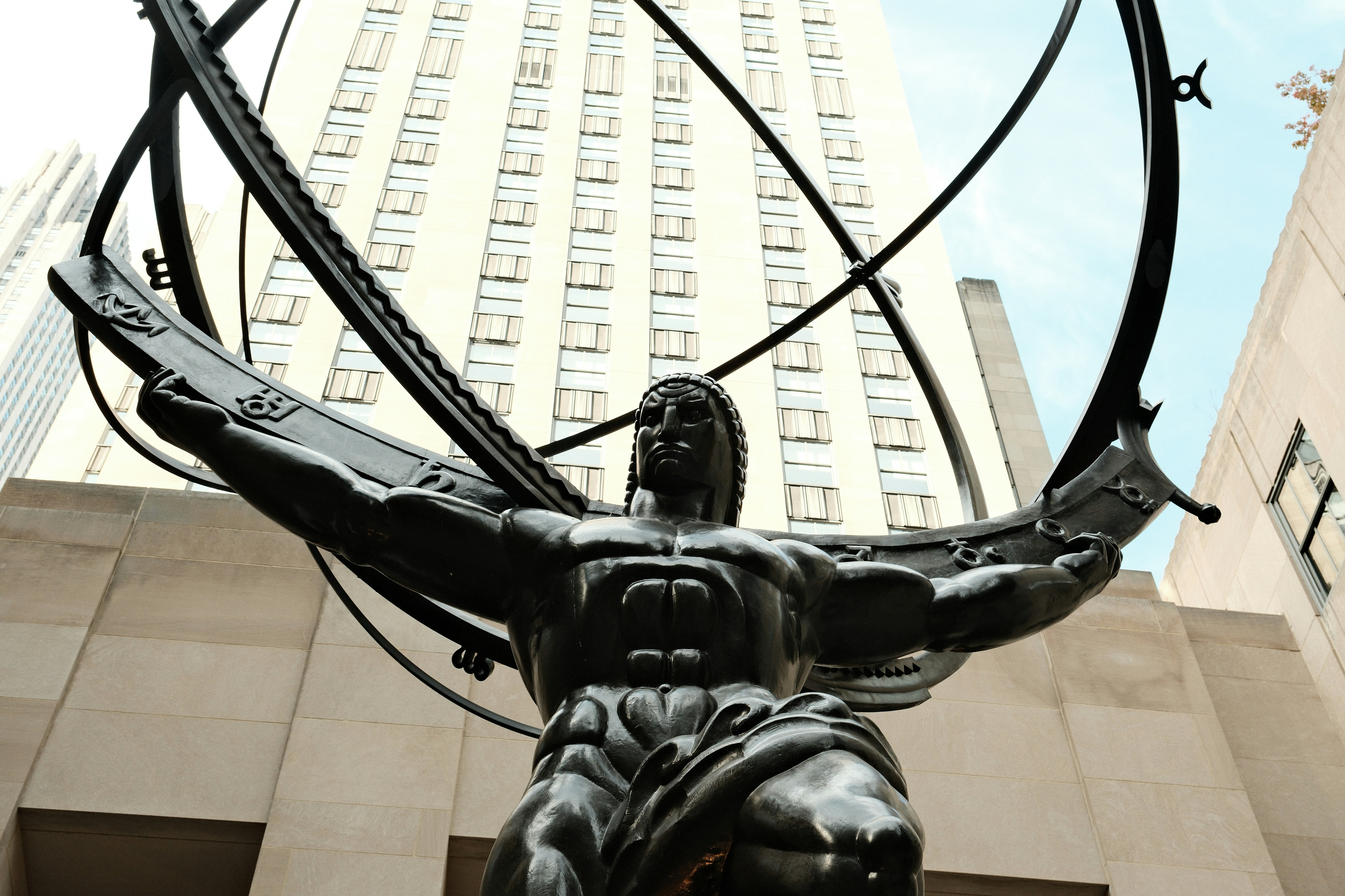 Atlas of Metropolis: The Steel Titan Under the Skyscrapers