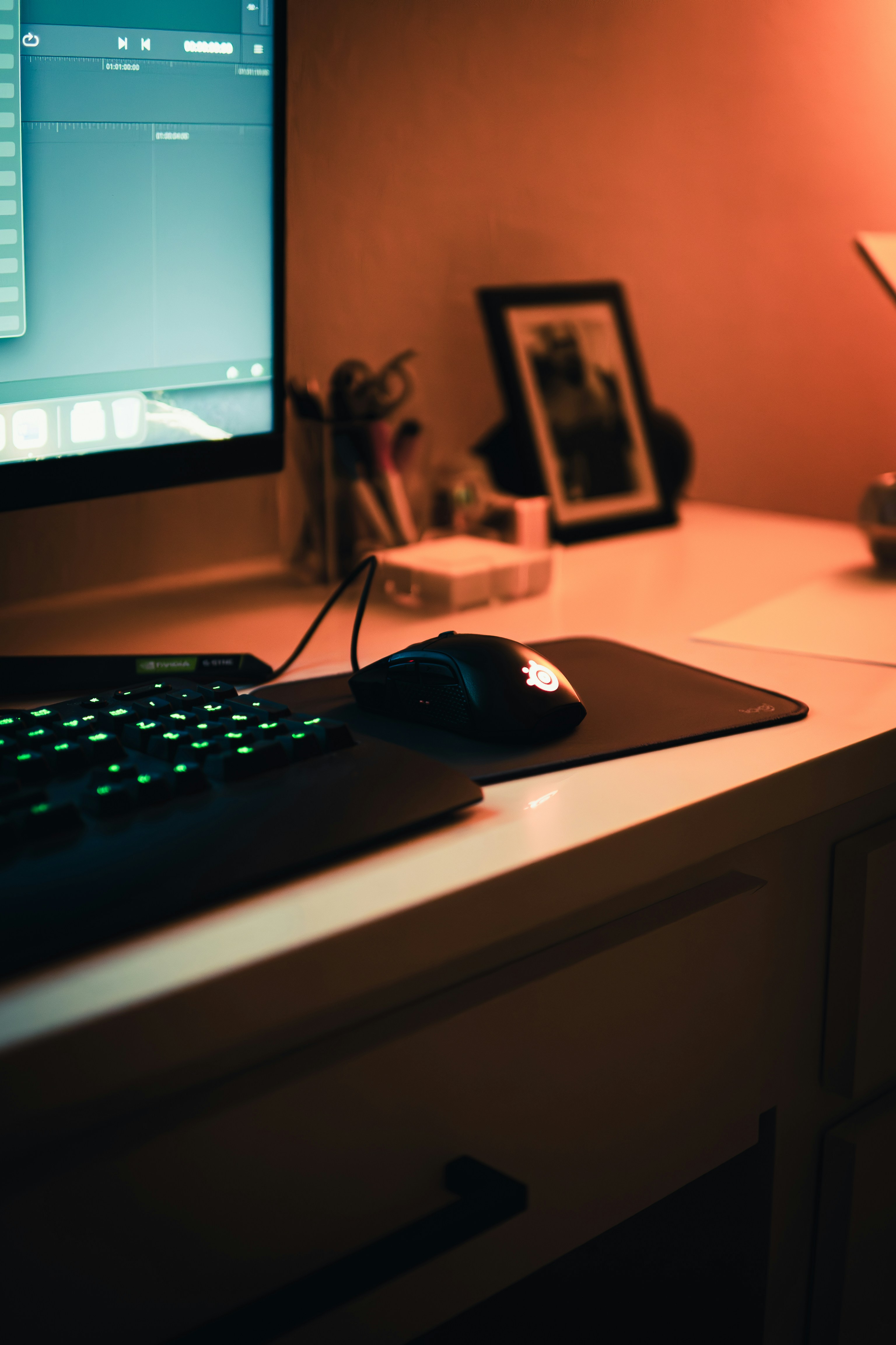 A computer keyboard and mouse on a desk photo – Free Sony Image on Unsplash