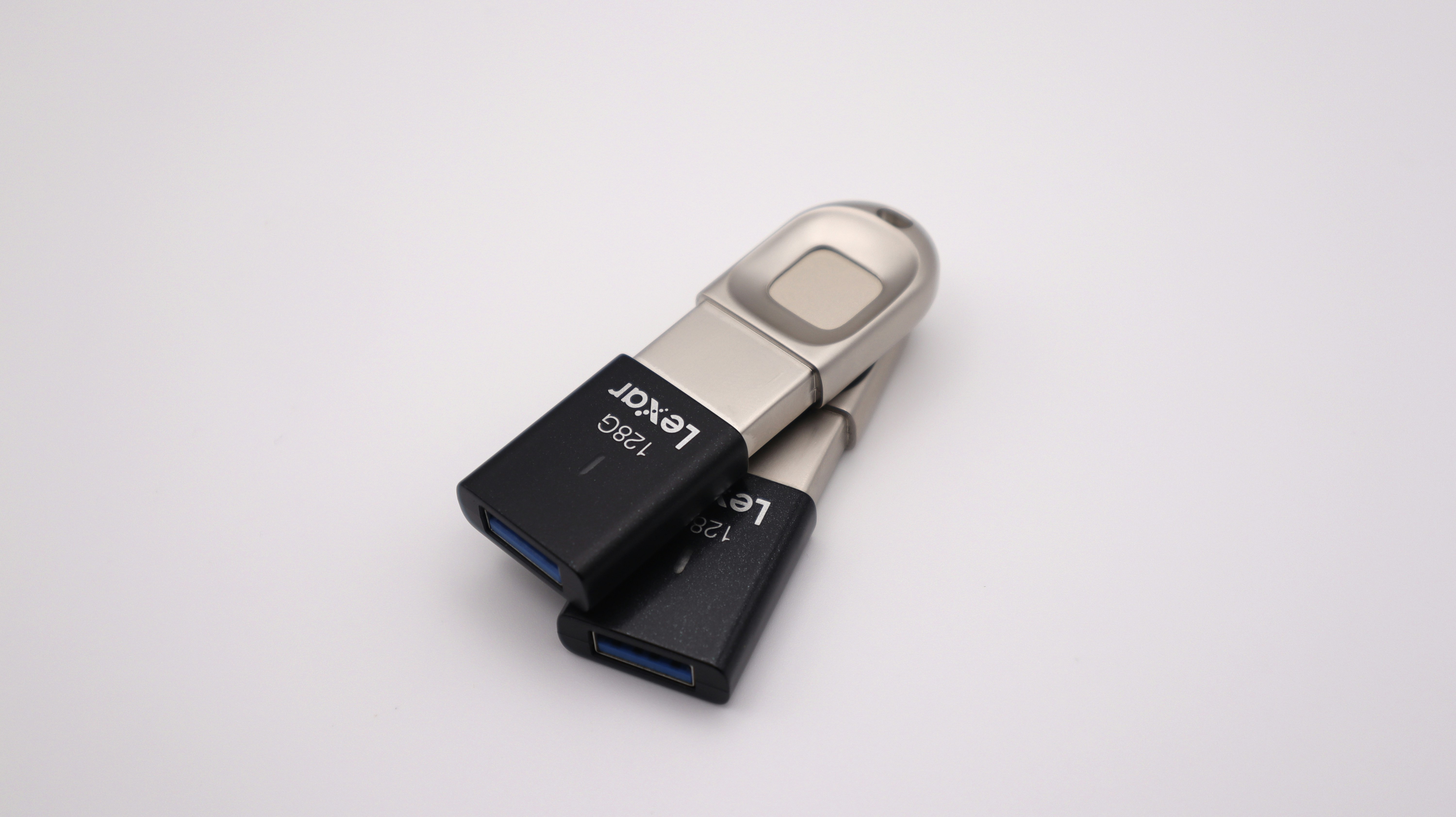 A close up of a usb device on a white surface photo – Free Grey Image ...