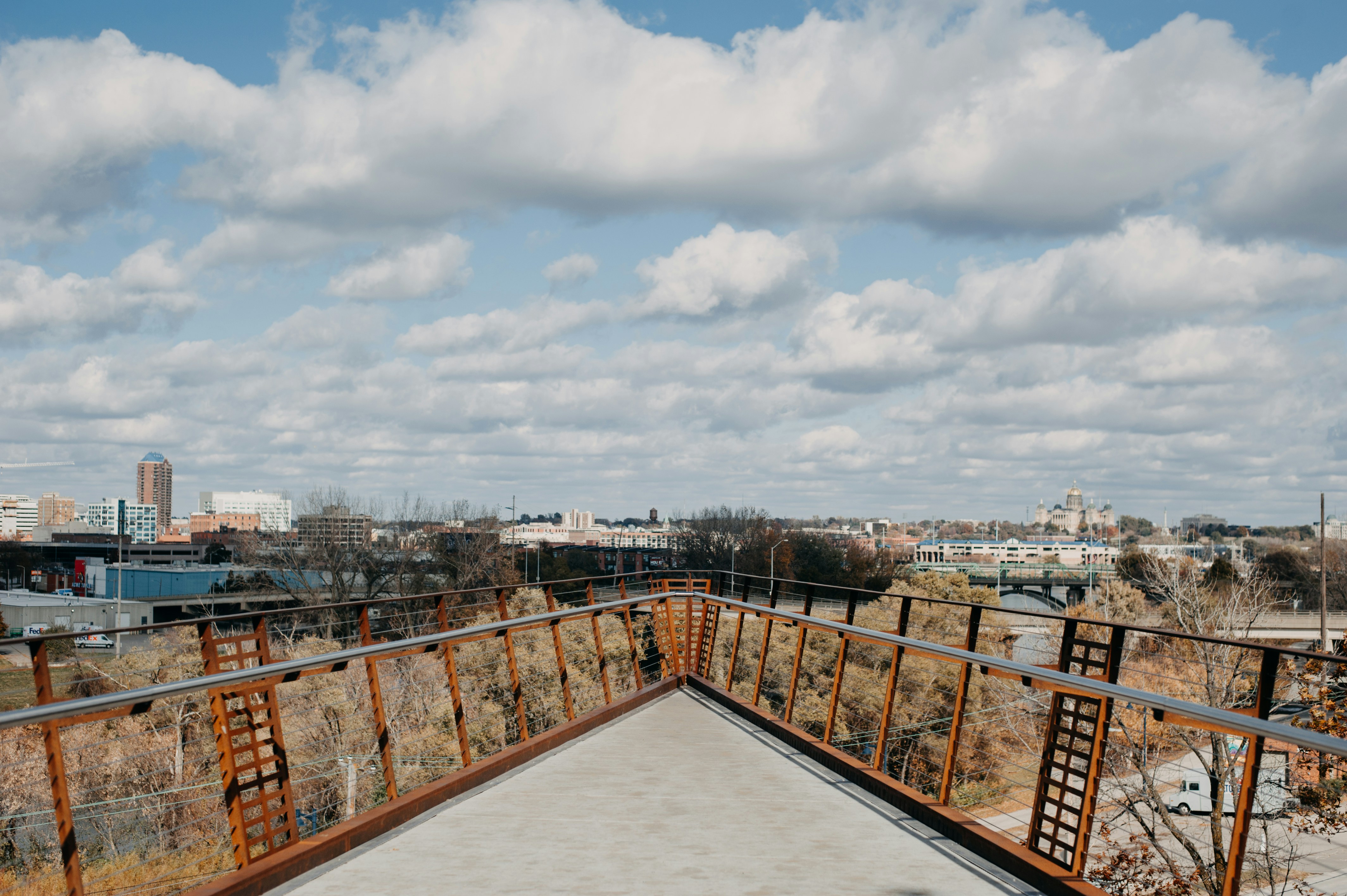 A view of a city from a bridge photo – Free City Image on Unsplash