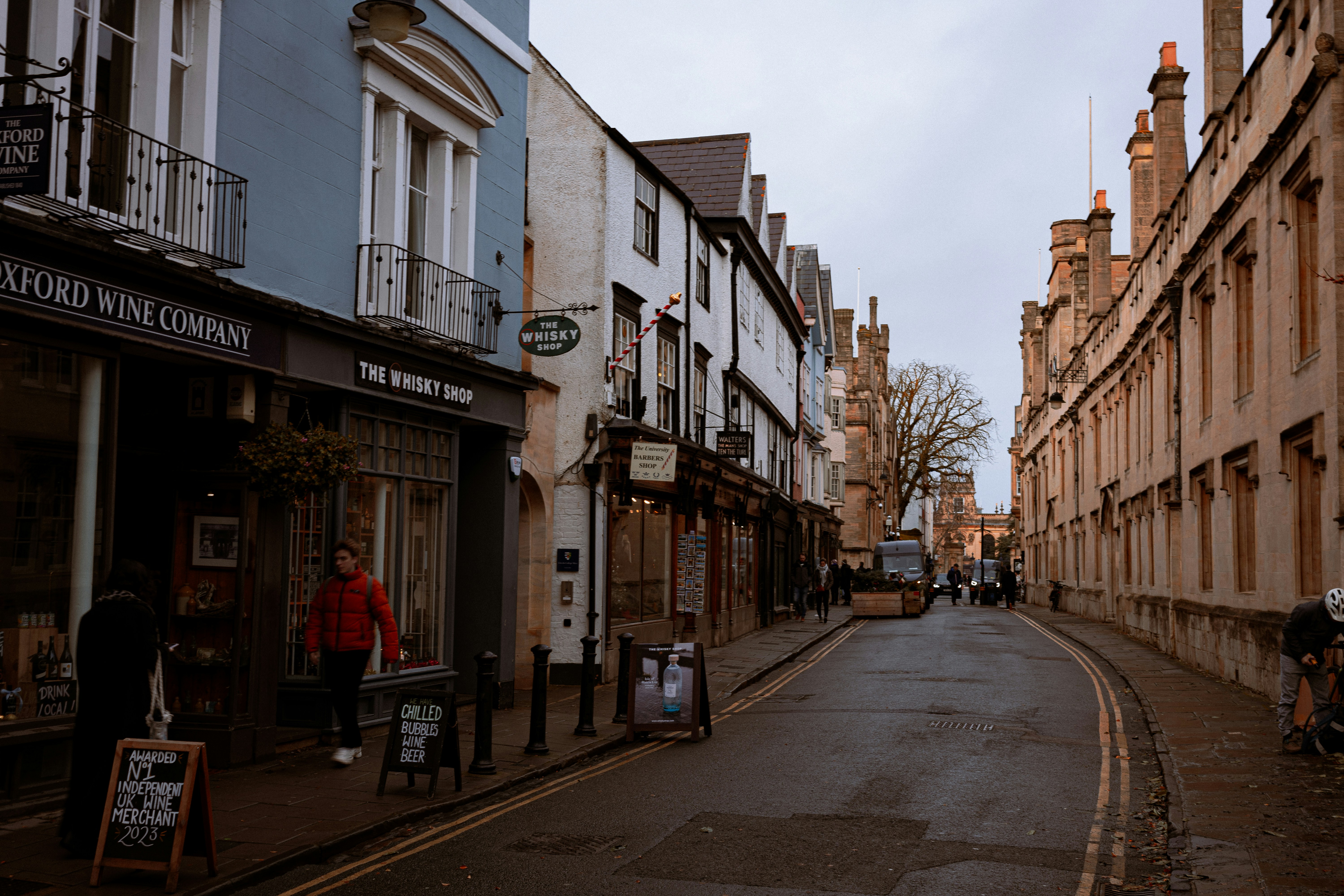 A narrow city street lined with tall buildings photo – Free Oxford ...