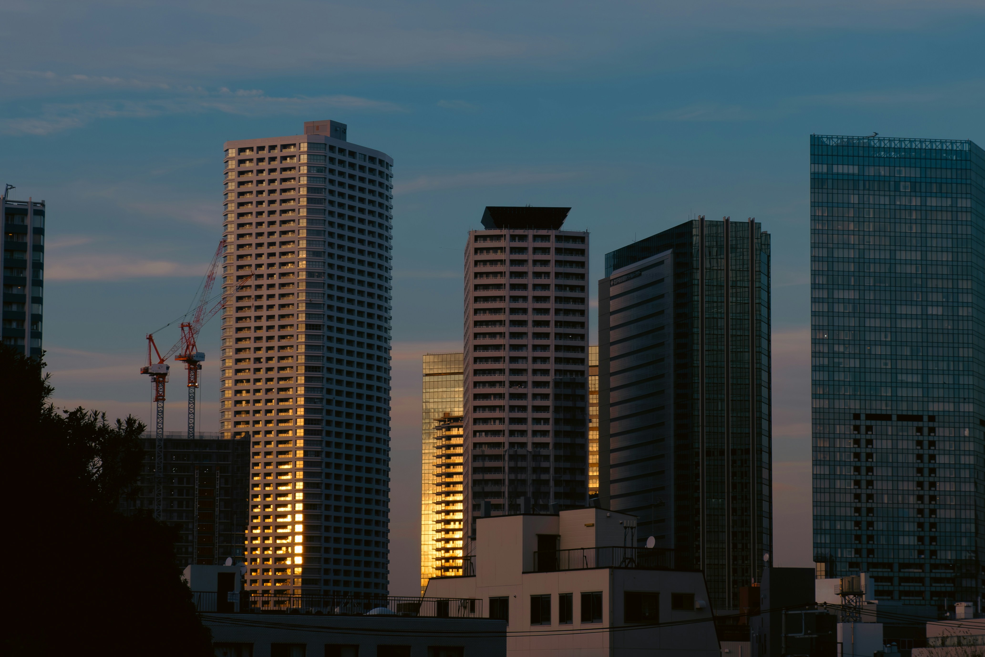 Twilight Gold on Glass: Sunlit Stripes in a Modern Skyline