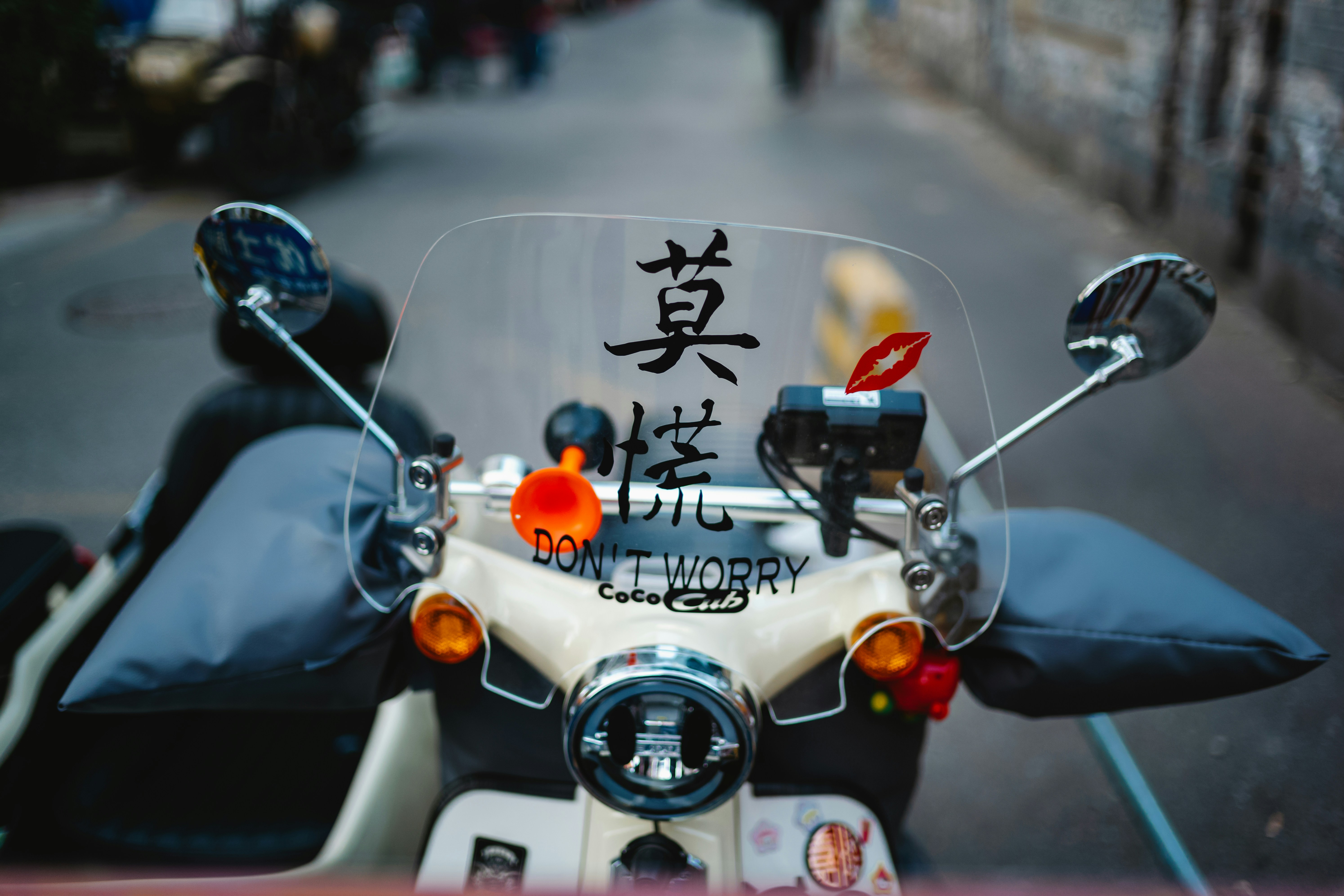 Don't Worry on the City Windshield: A Street-Level Detail