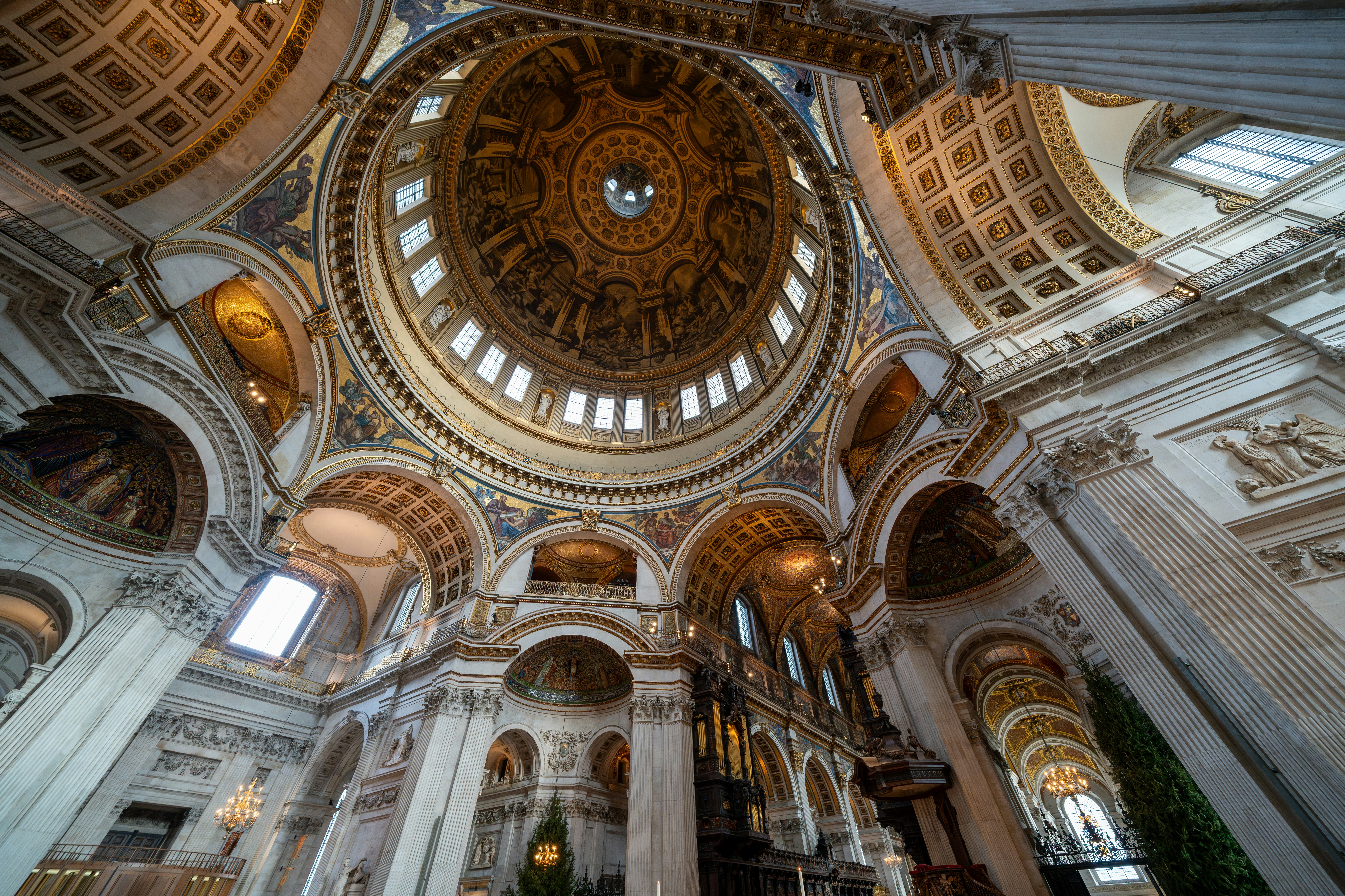 A church with a dome ceiling and high ceilings photo – Free St. paul's ...