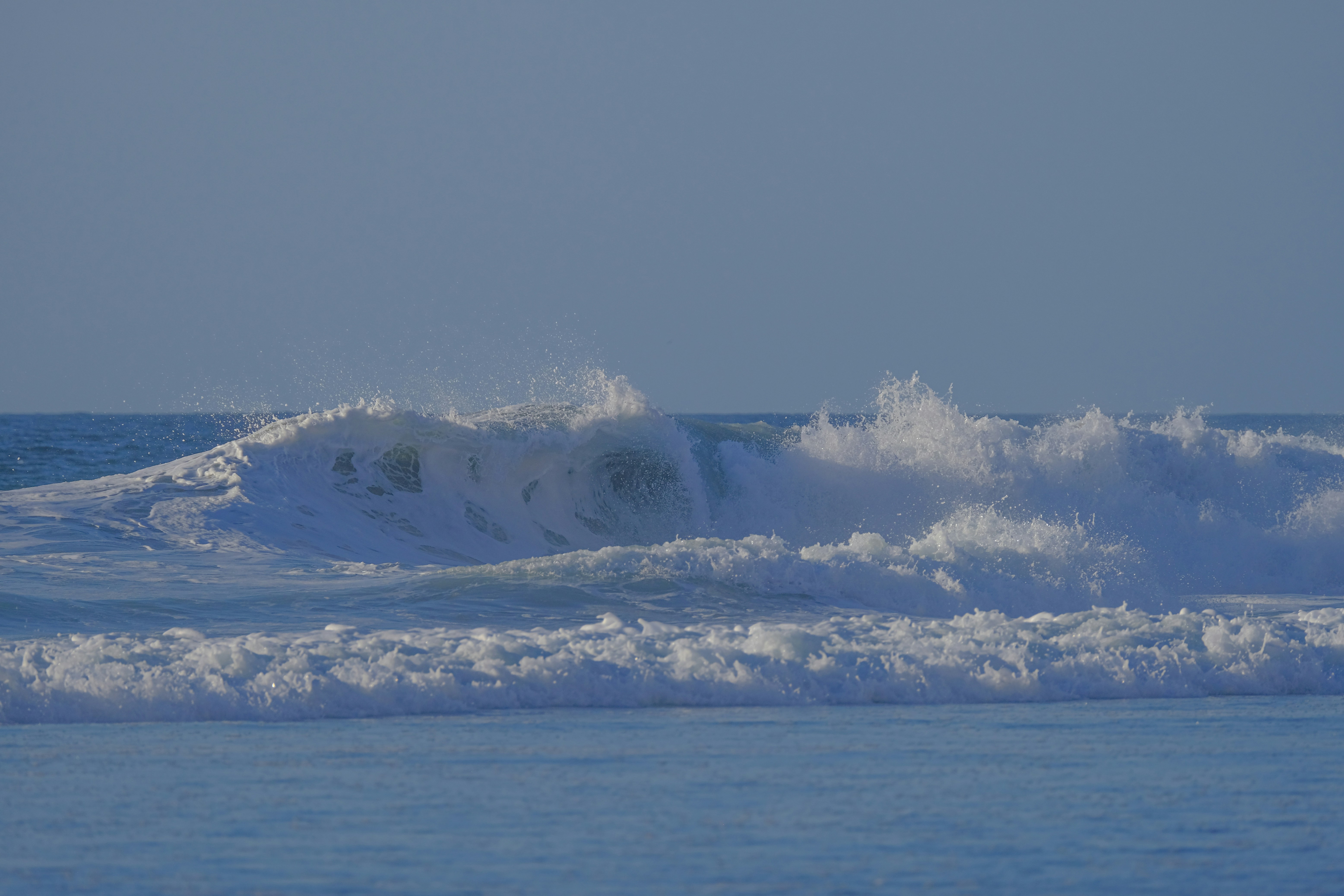 A large wave is coming in to shore photo – Free Sea Image on Unsplash
