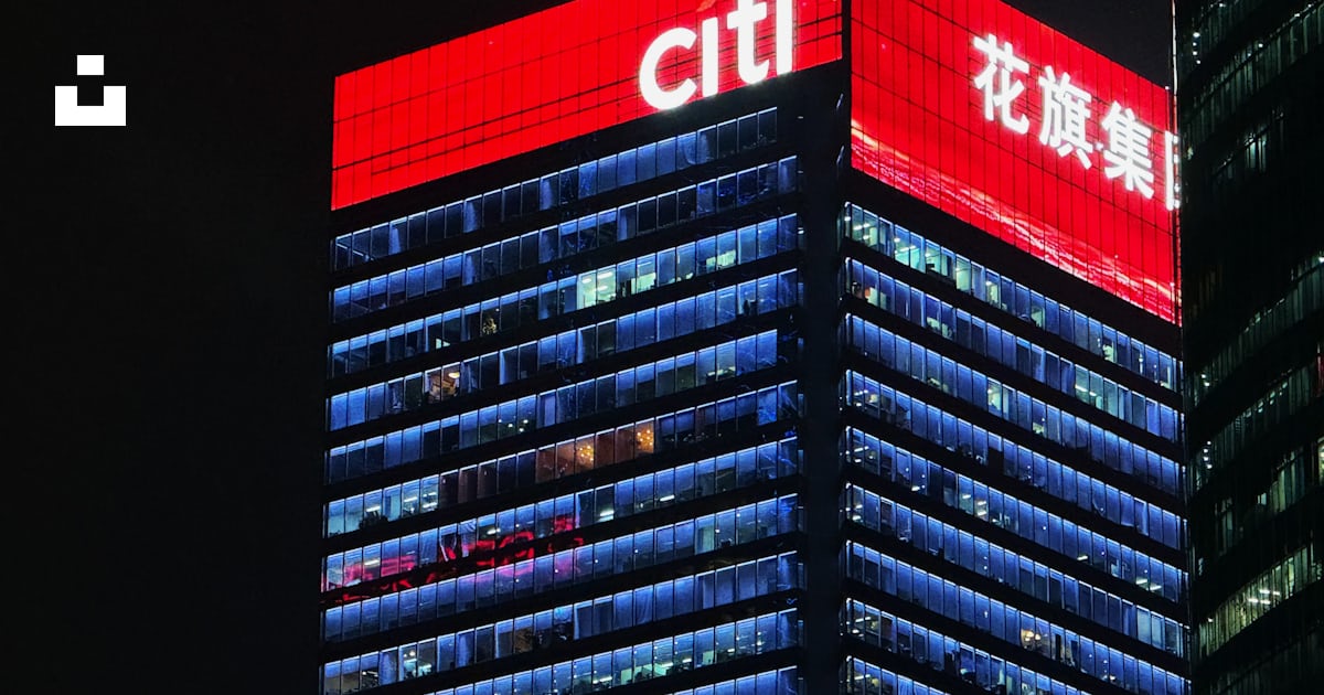 측면에 불이 켜진 Citi 간판이 있는 높은 건물 사진 Unsplash의 무료 상하이 시 중국 이미지