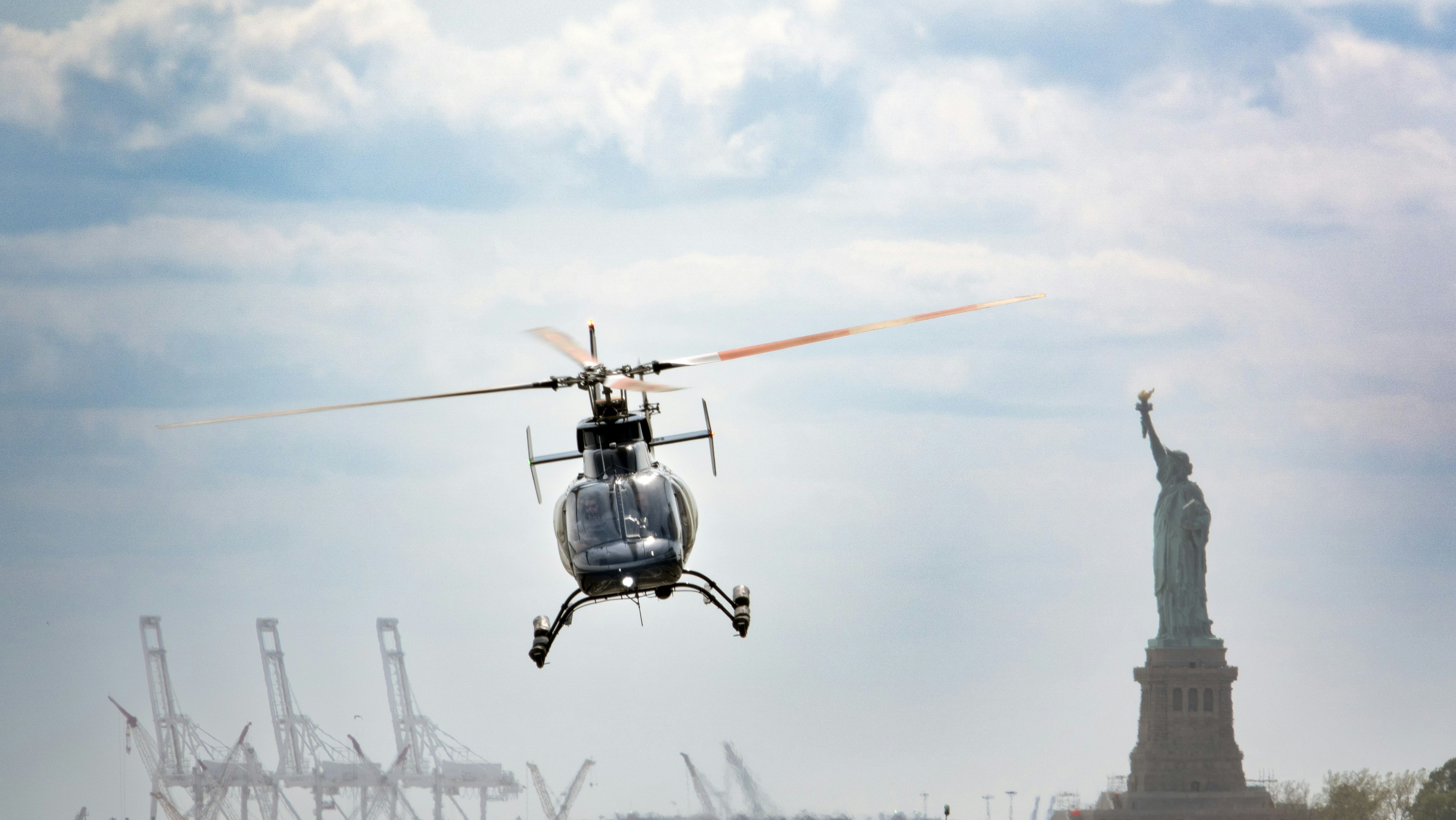Rotor Over Liberty: A Compact Helicopter Patrols the NYC Skyline