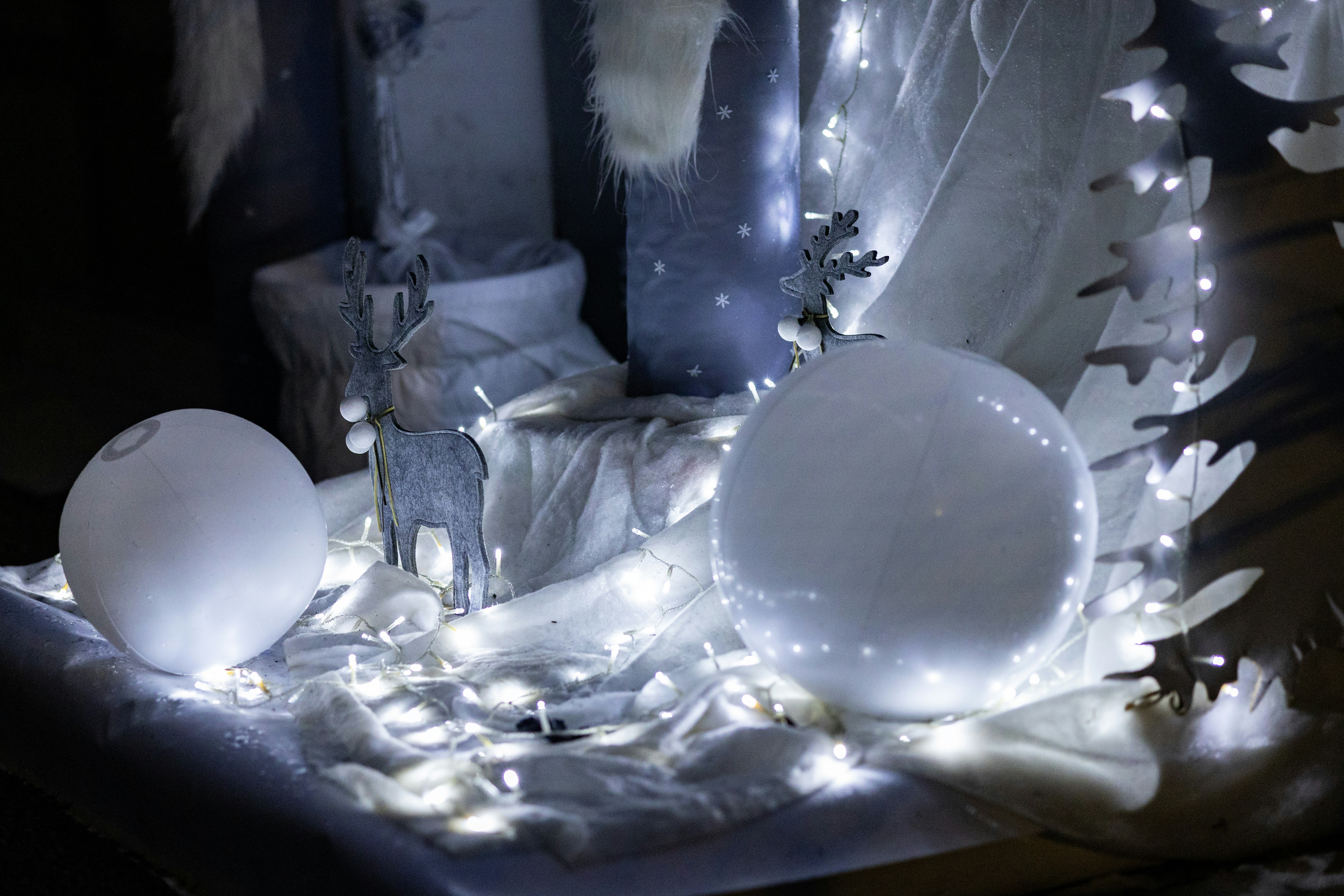 Moonlit Snowland: A Tiny Winter Diorama Woven with Lights and Glass Orbs